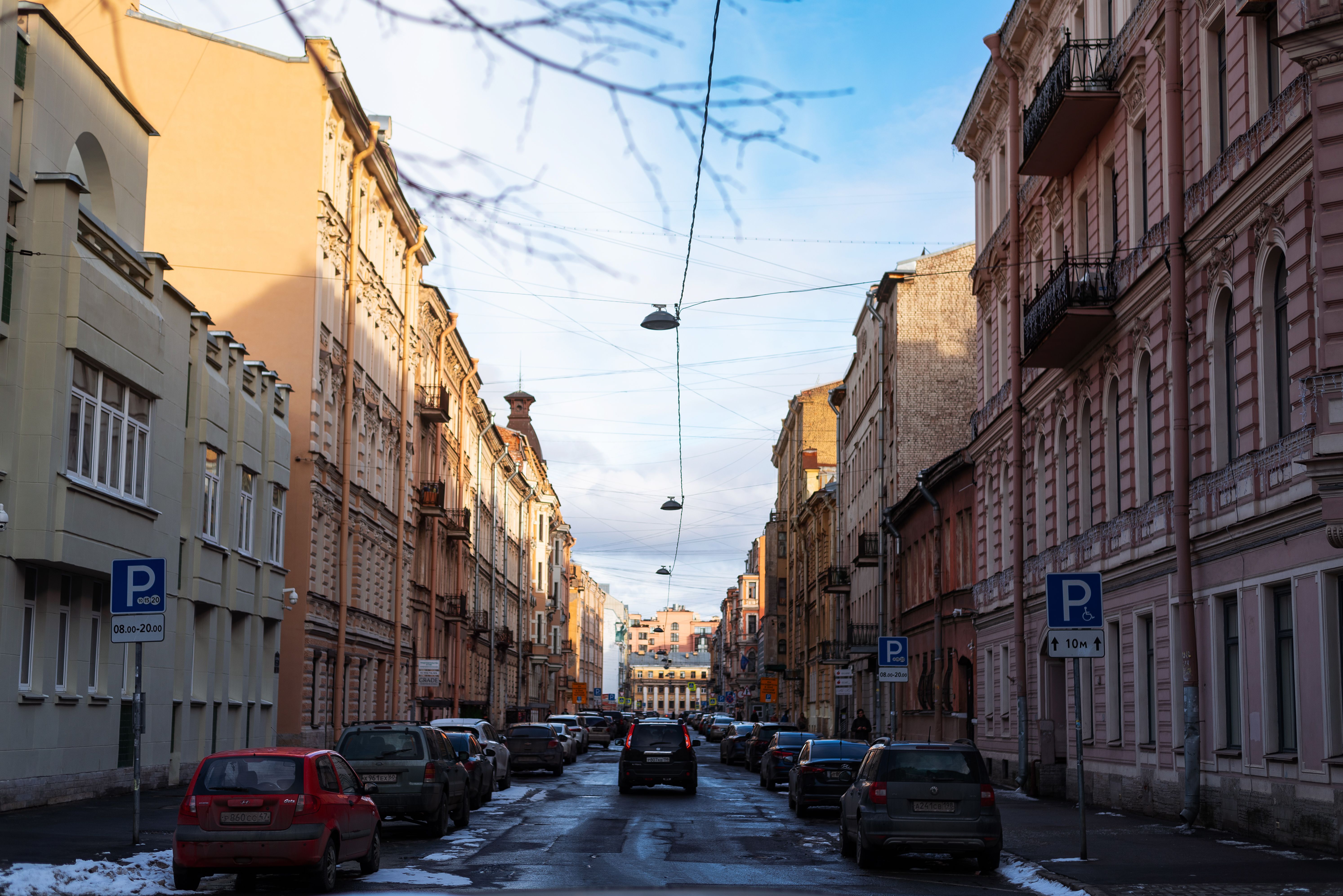 A Street between Traditional Buildings in City · Free Stock Photo