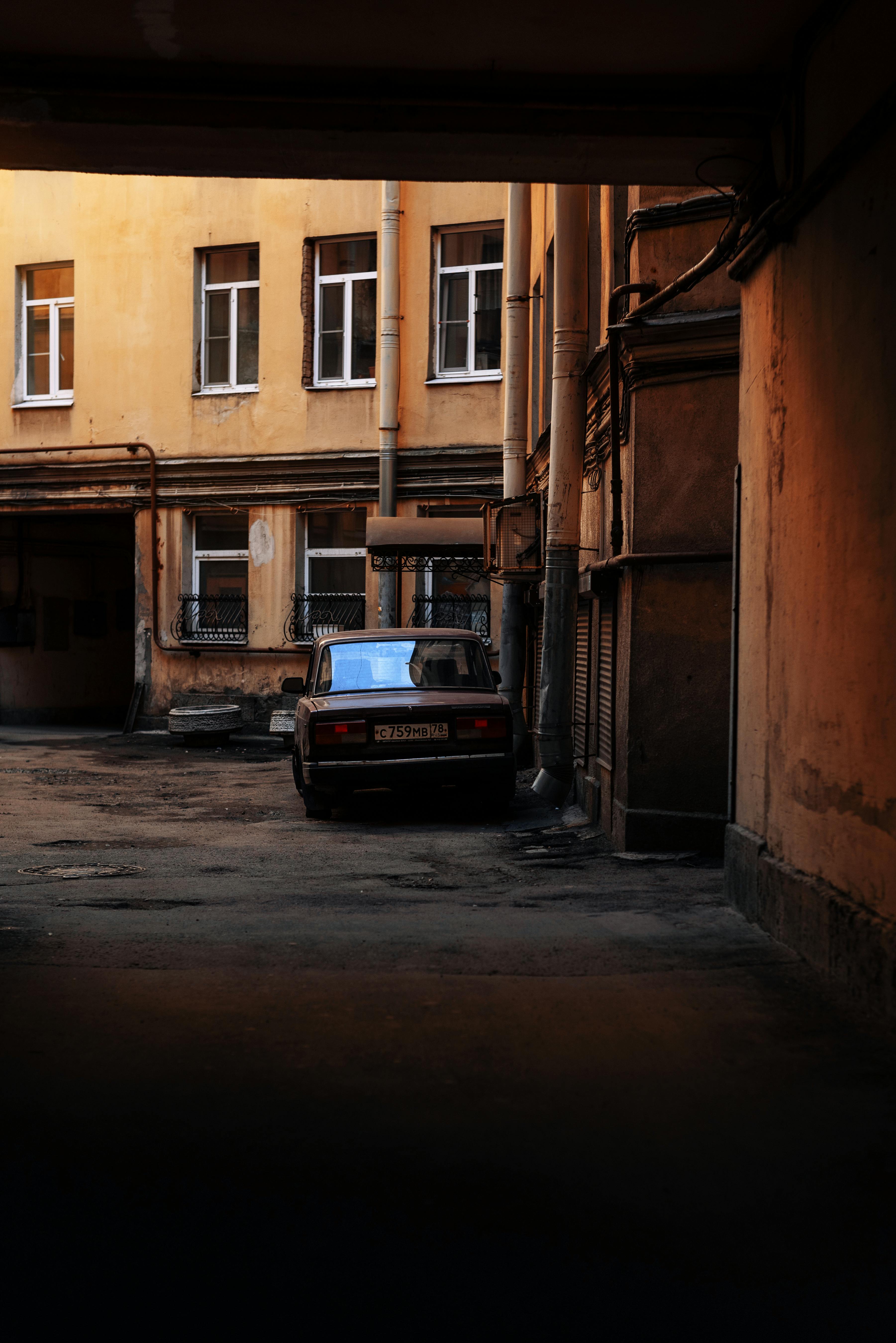 Vintage Car near Building · Free Stock Photo