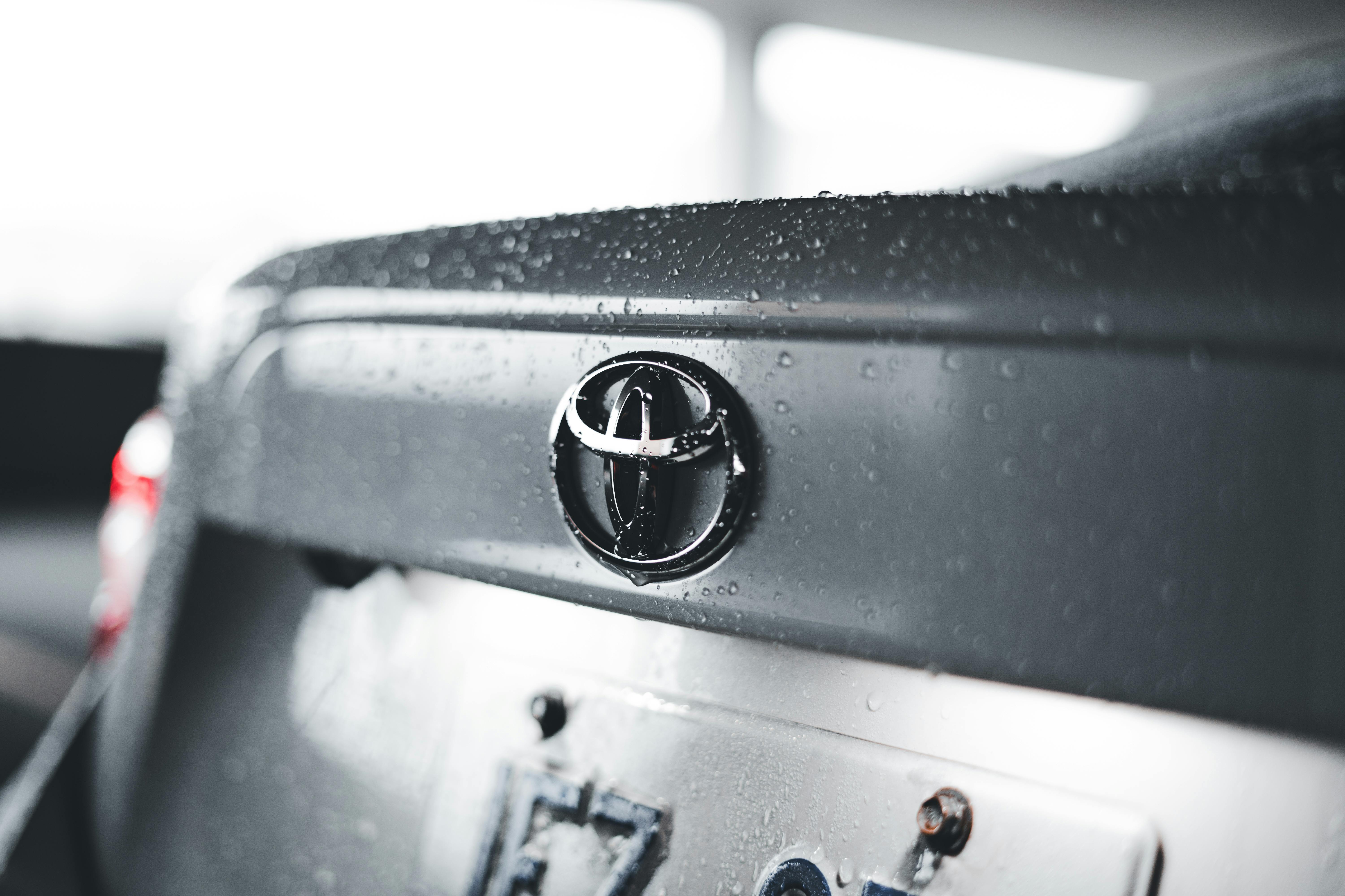 Back of Toyota · Free Stock Photo