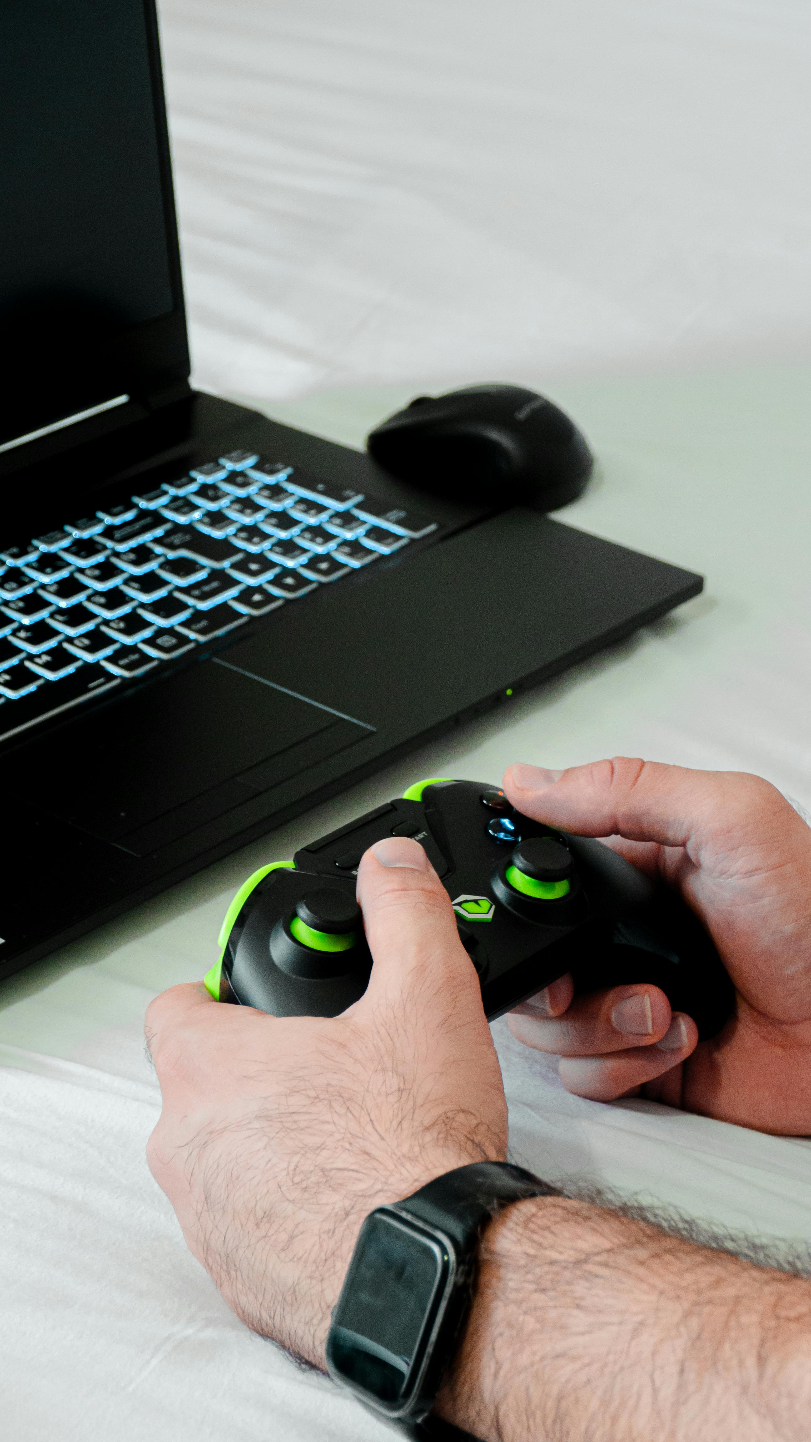 Gaming Laptop Photos, Download The BEST Free Gaming Laptop Stock Photos ...