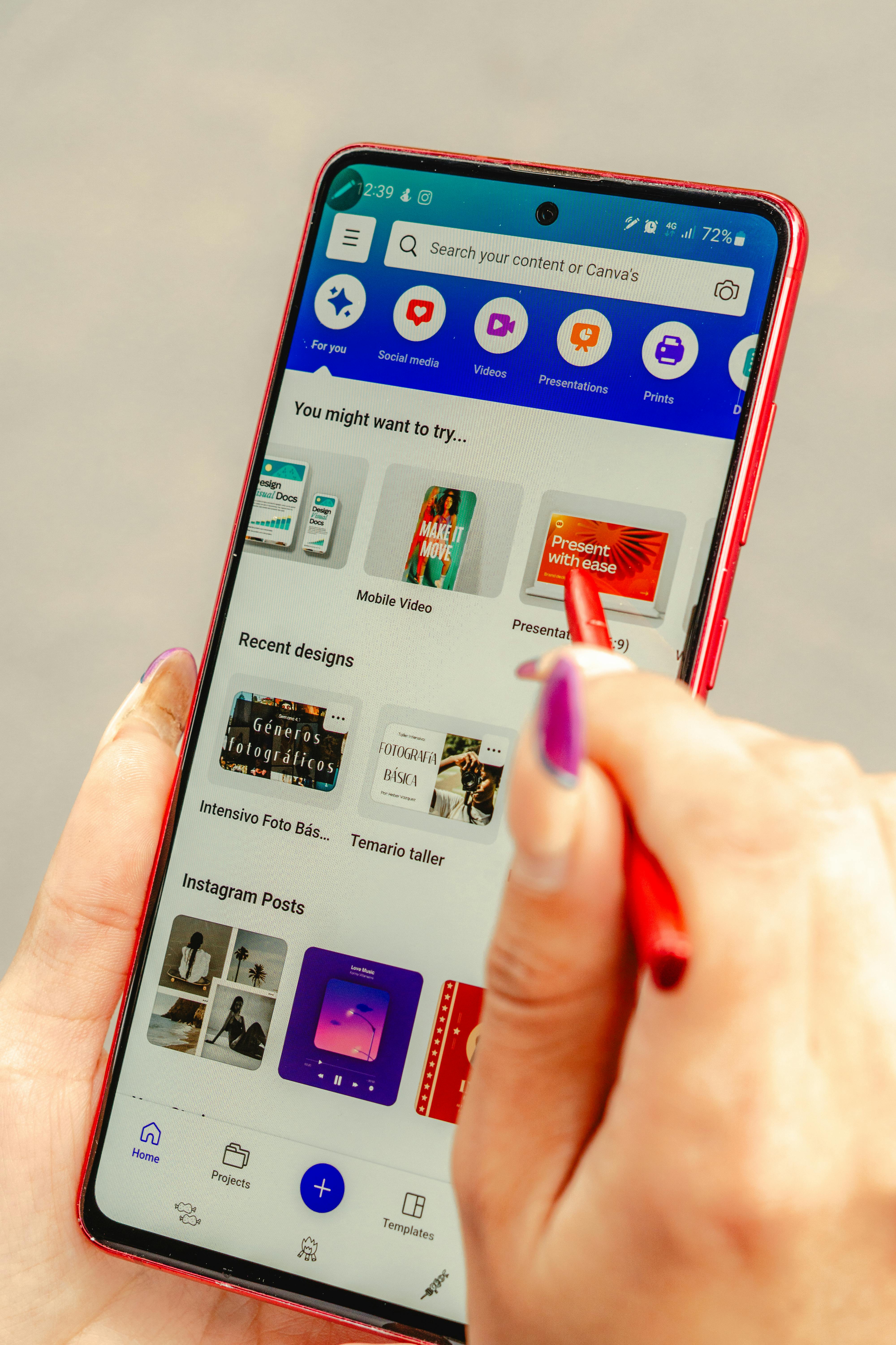 Hand using stylus pen for touching the digital tablet screen · Free ...