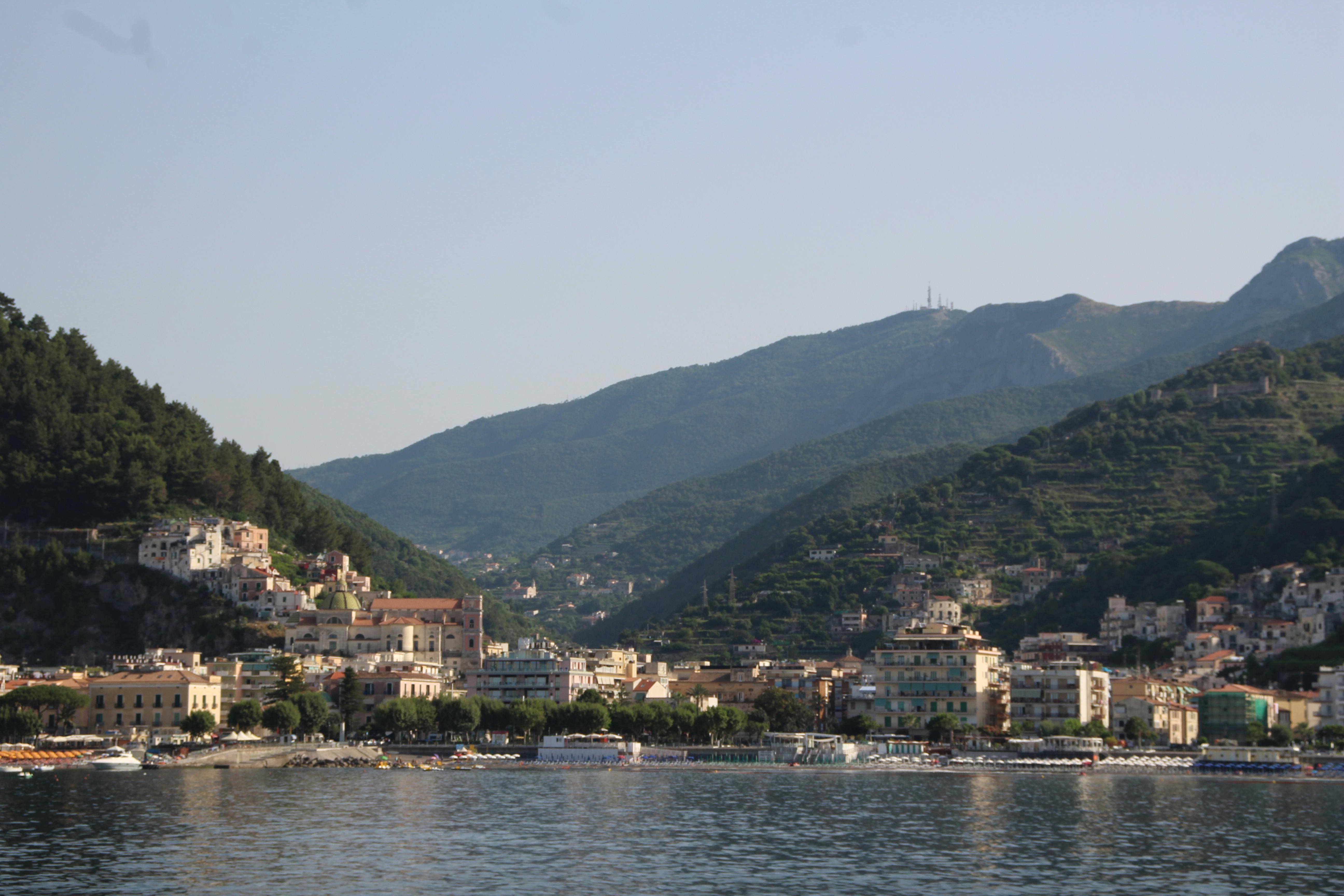 Town between Mountains and Sea · Free Stock Photo