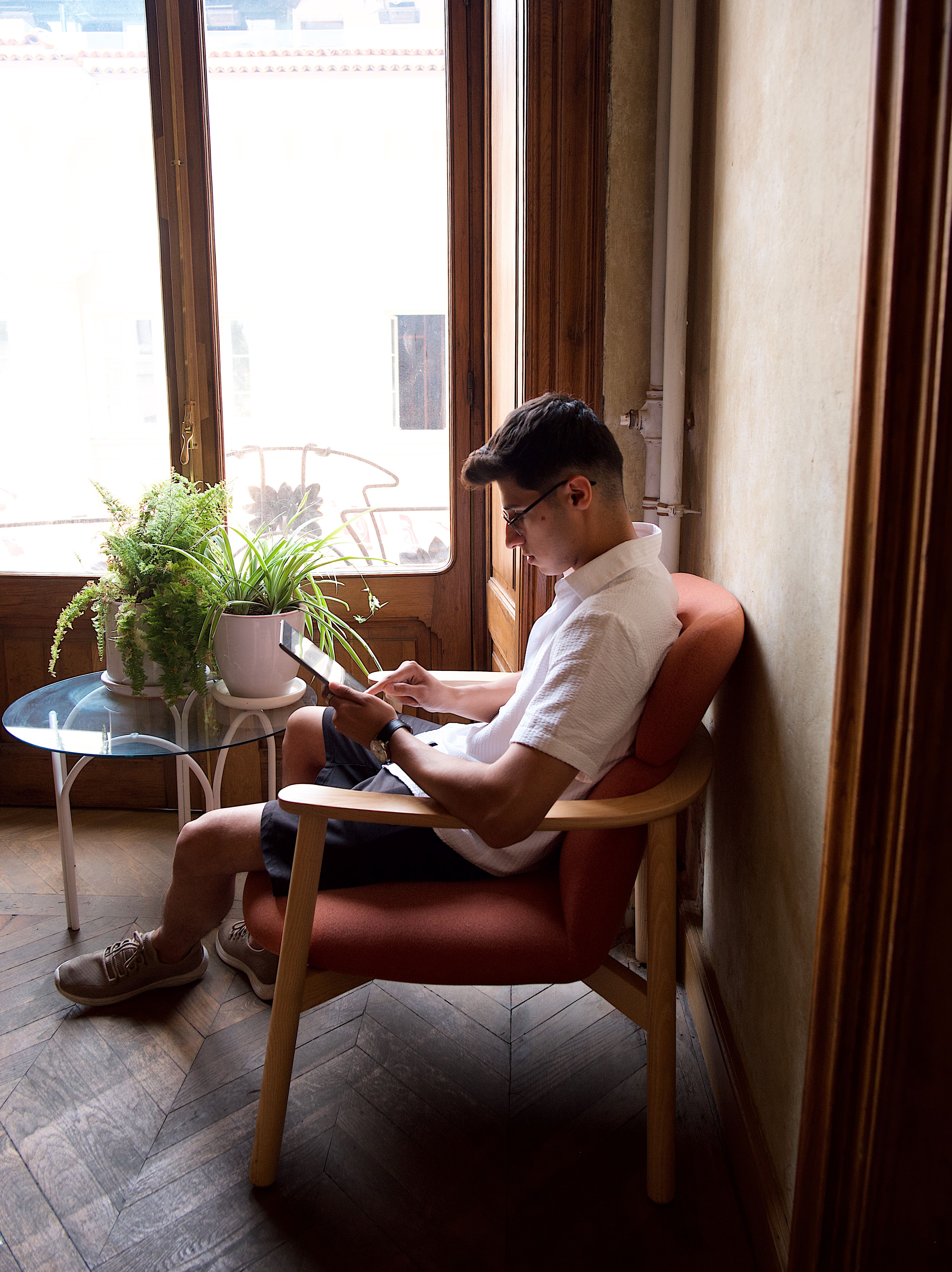 Man in Waiting Room · Free Stock Photo