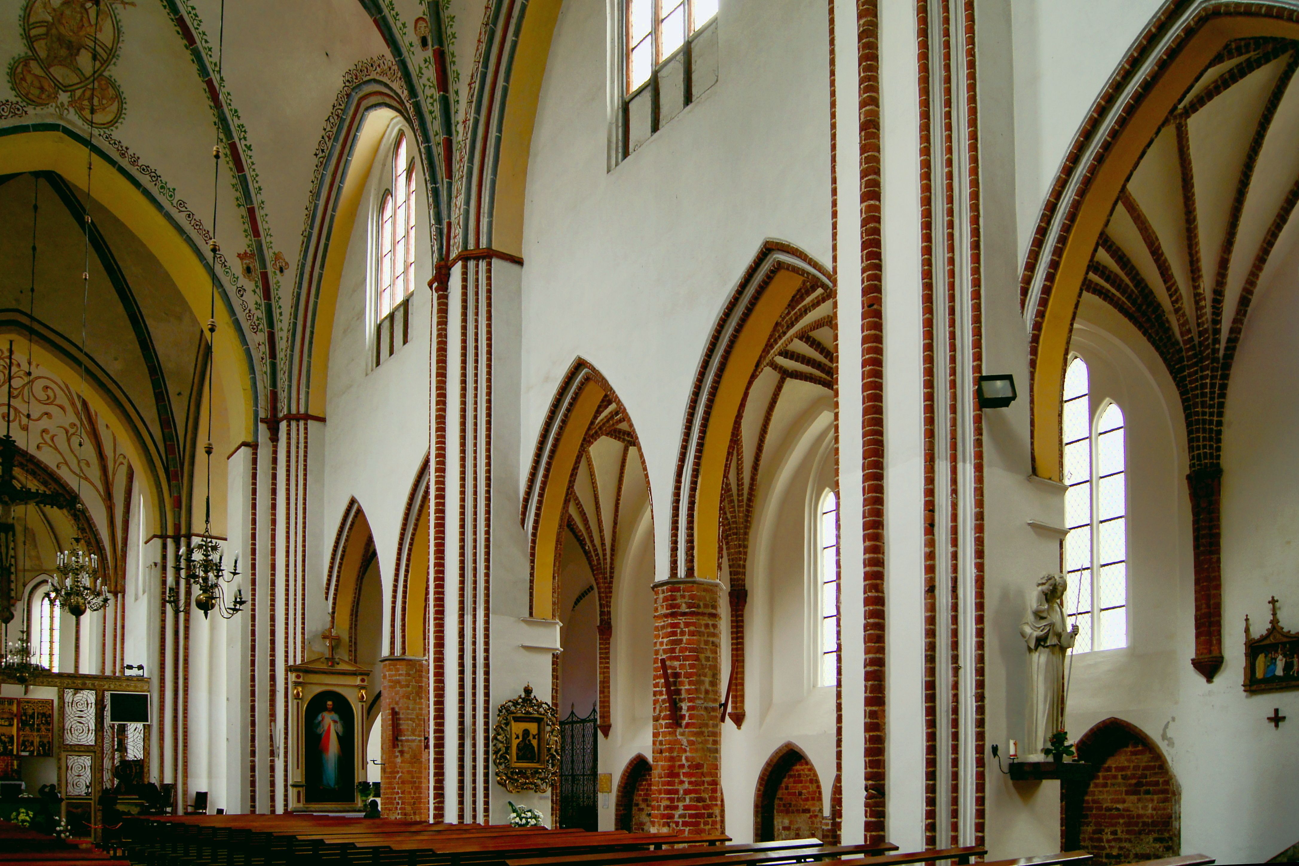 White Walls in Catholic Church · Free Stock Photo