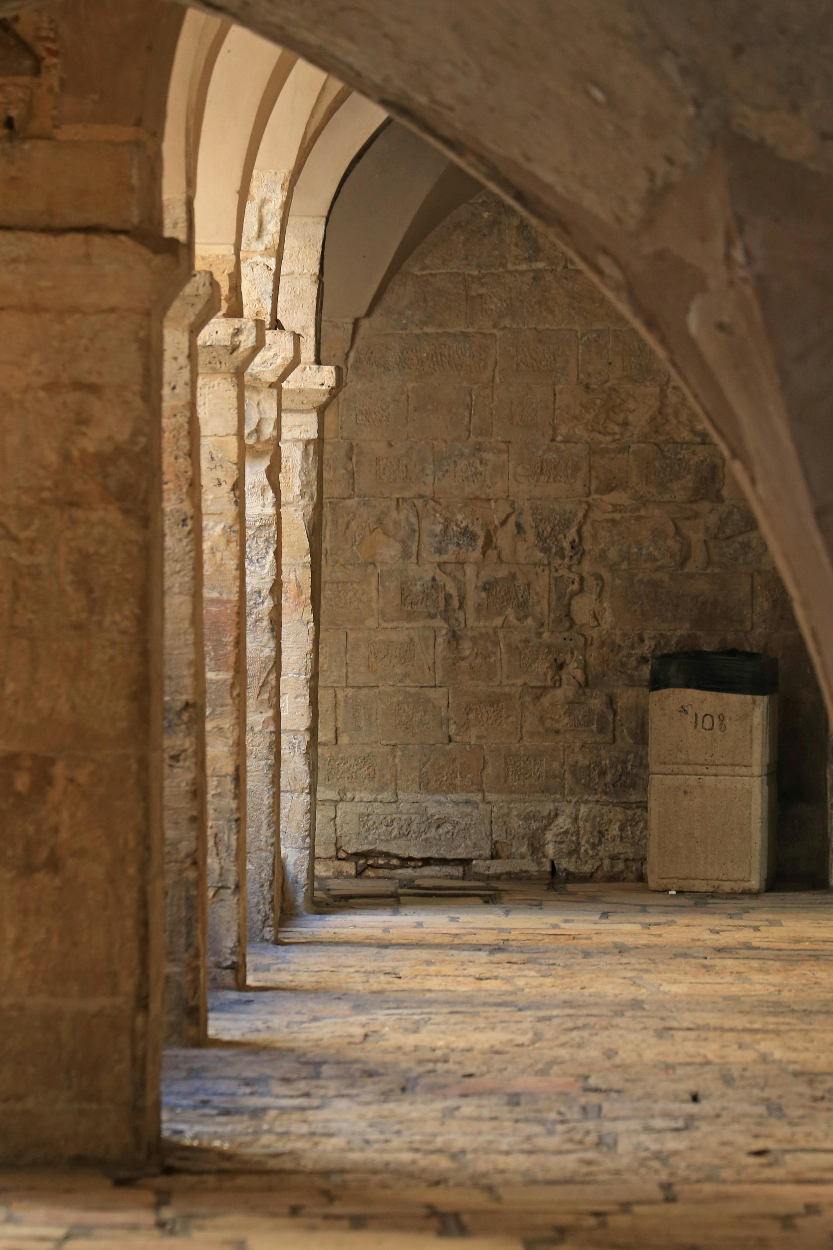 Pavement and Colonnade by Building Wall · Free Stock Photo