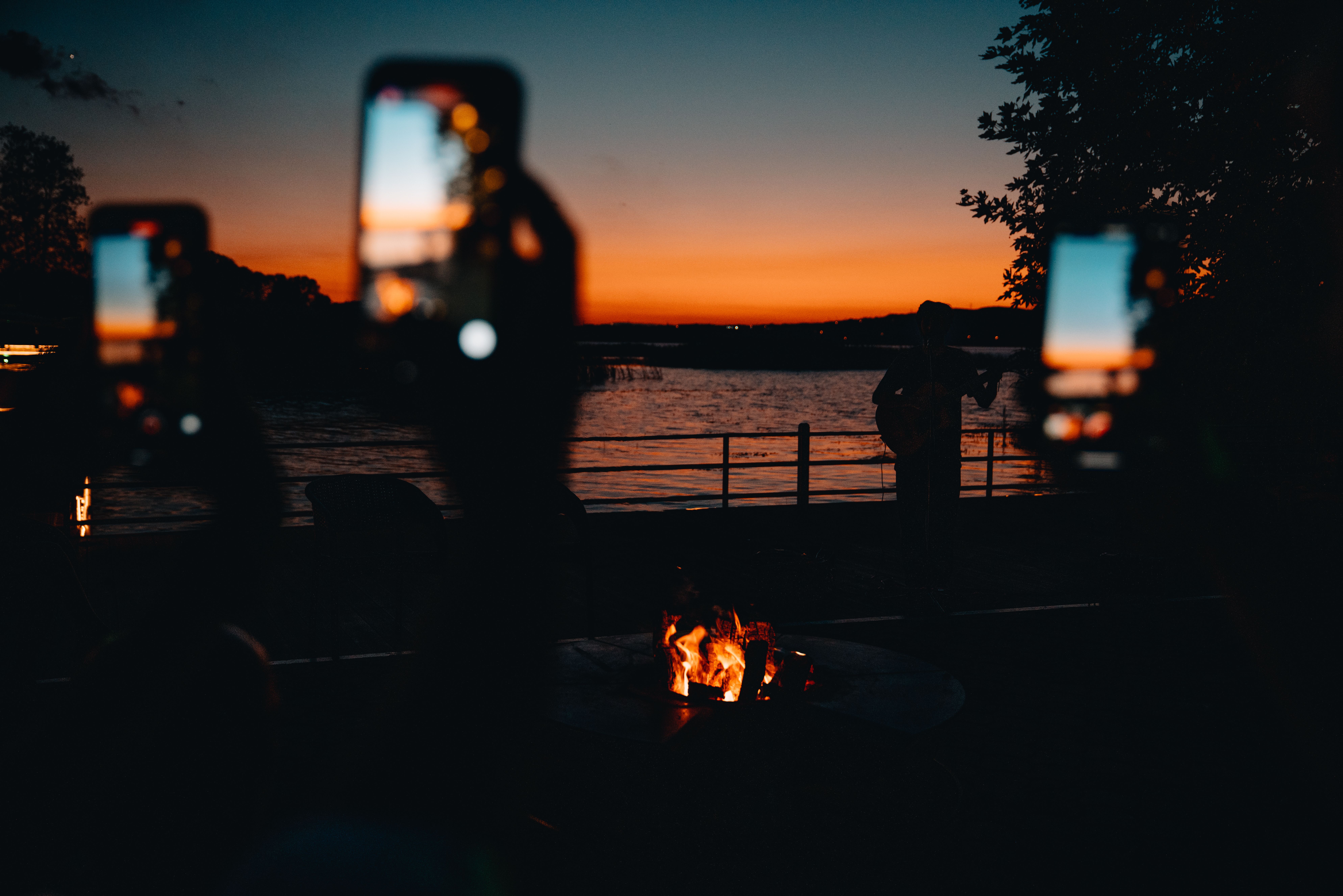 People Taking Pictures of the Sunset with Their Smartphones · Free ...