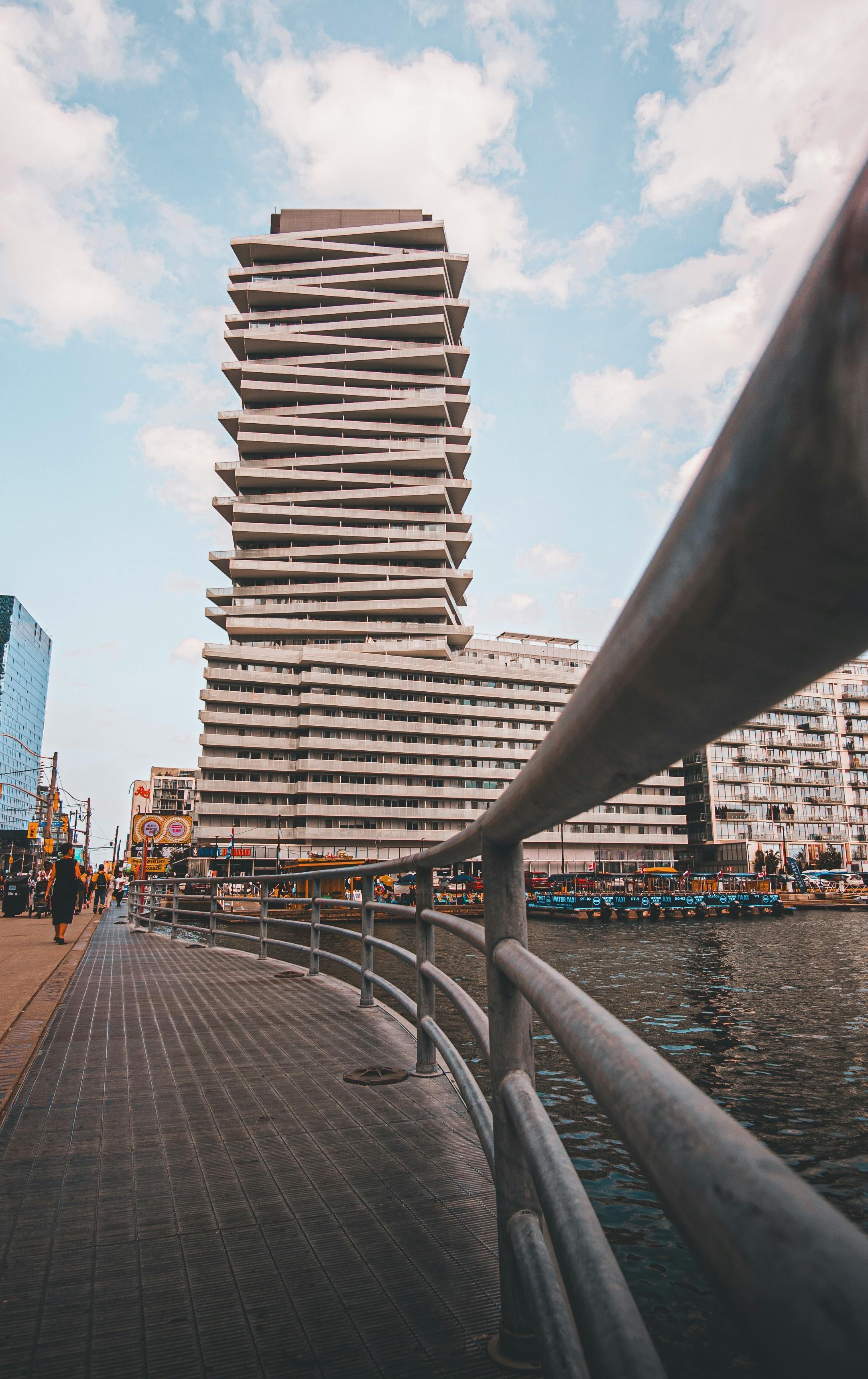 Toronto Building Near Body of Water · Free Stock Photo