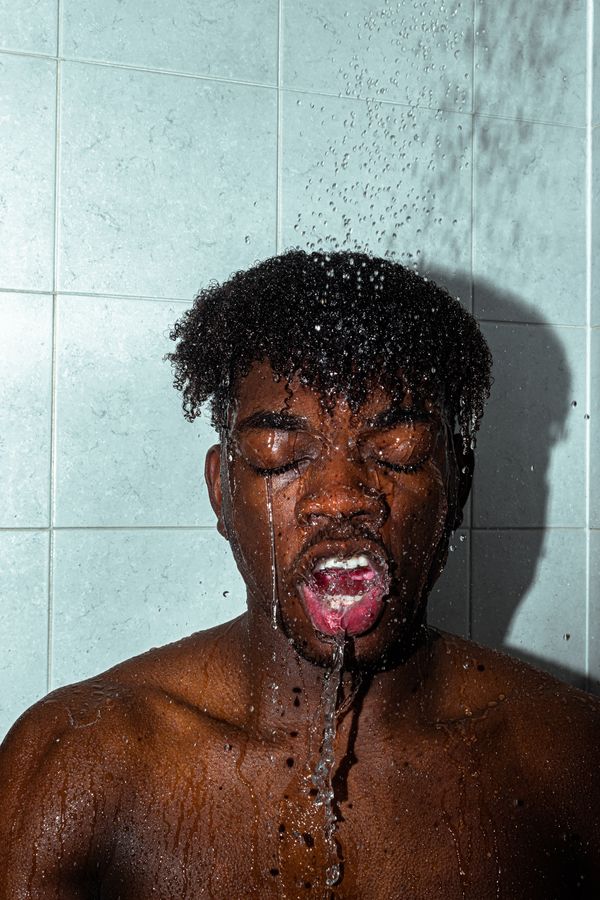 A Person In The Shower Photos, Download The BEST Free A Person In The ...