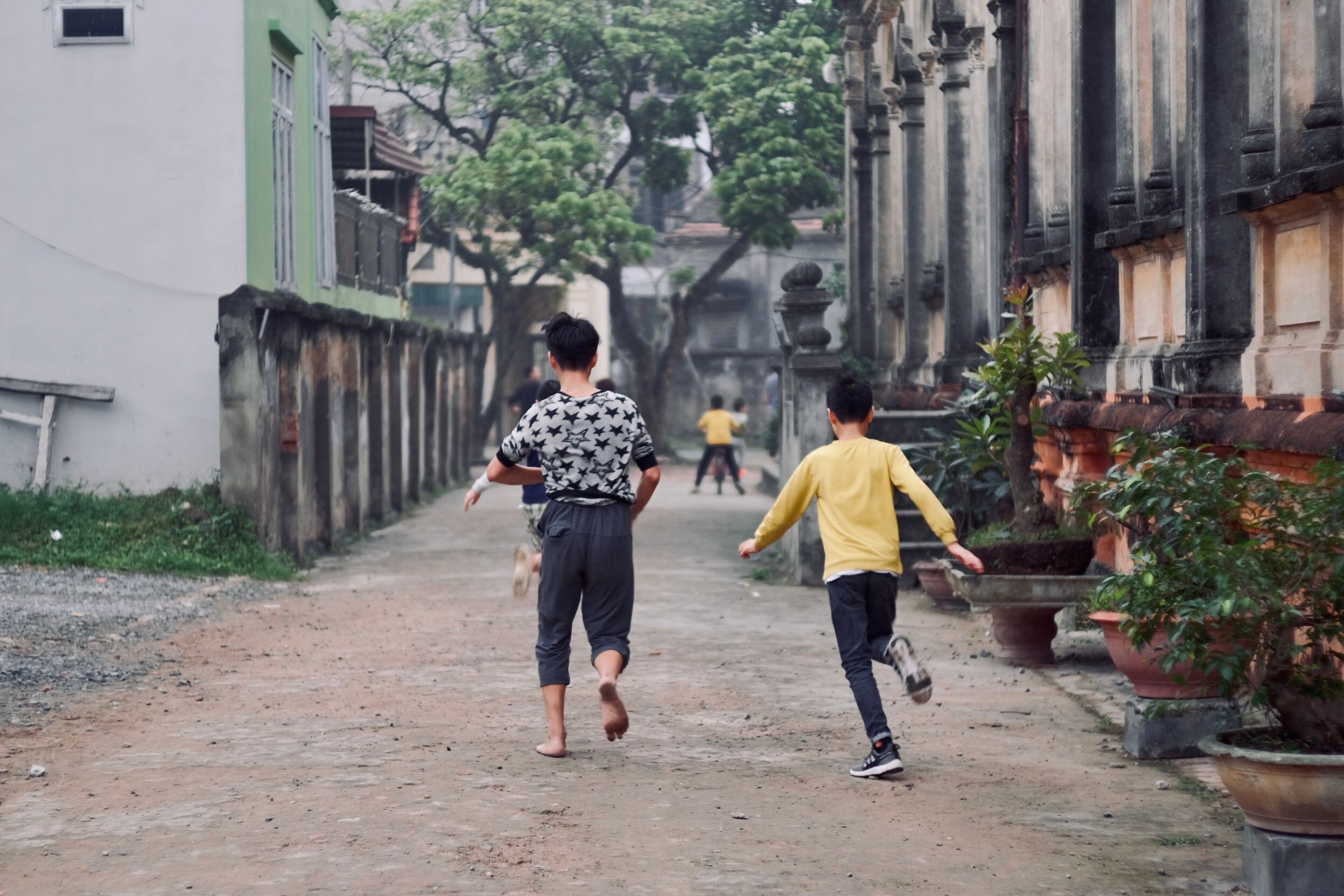 Young Boys Running in the Alley in Town · Free Stock Photo