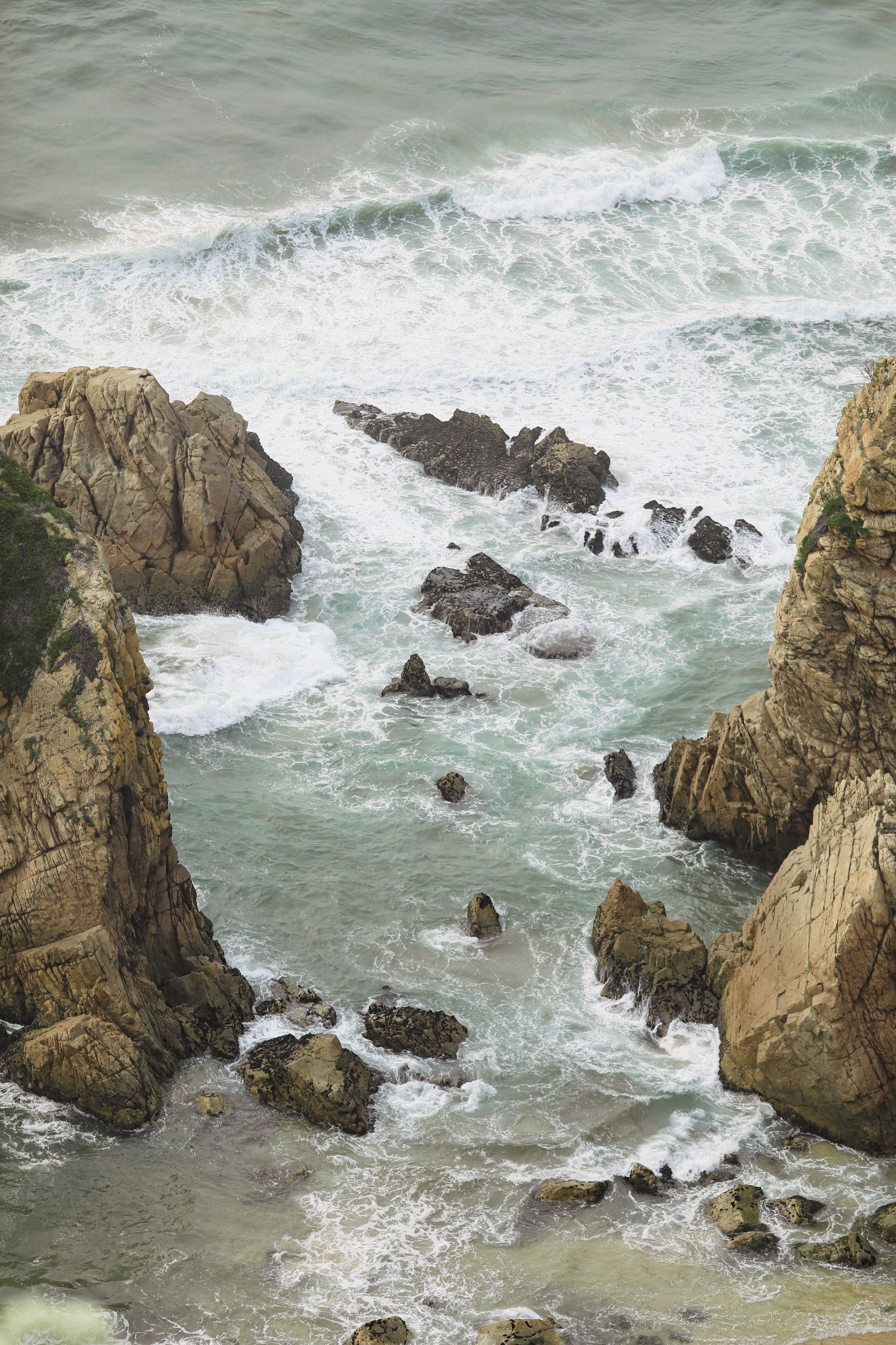 A bird's eye view of the ocean and rocks · Free Stock Photo