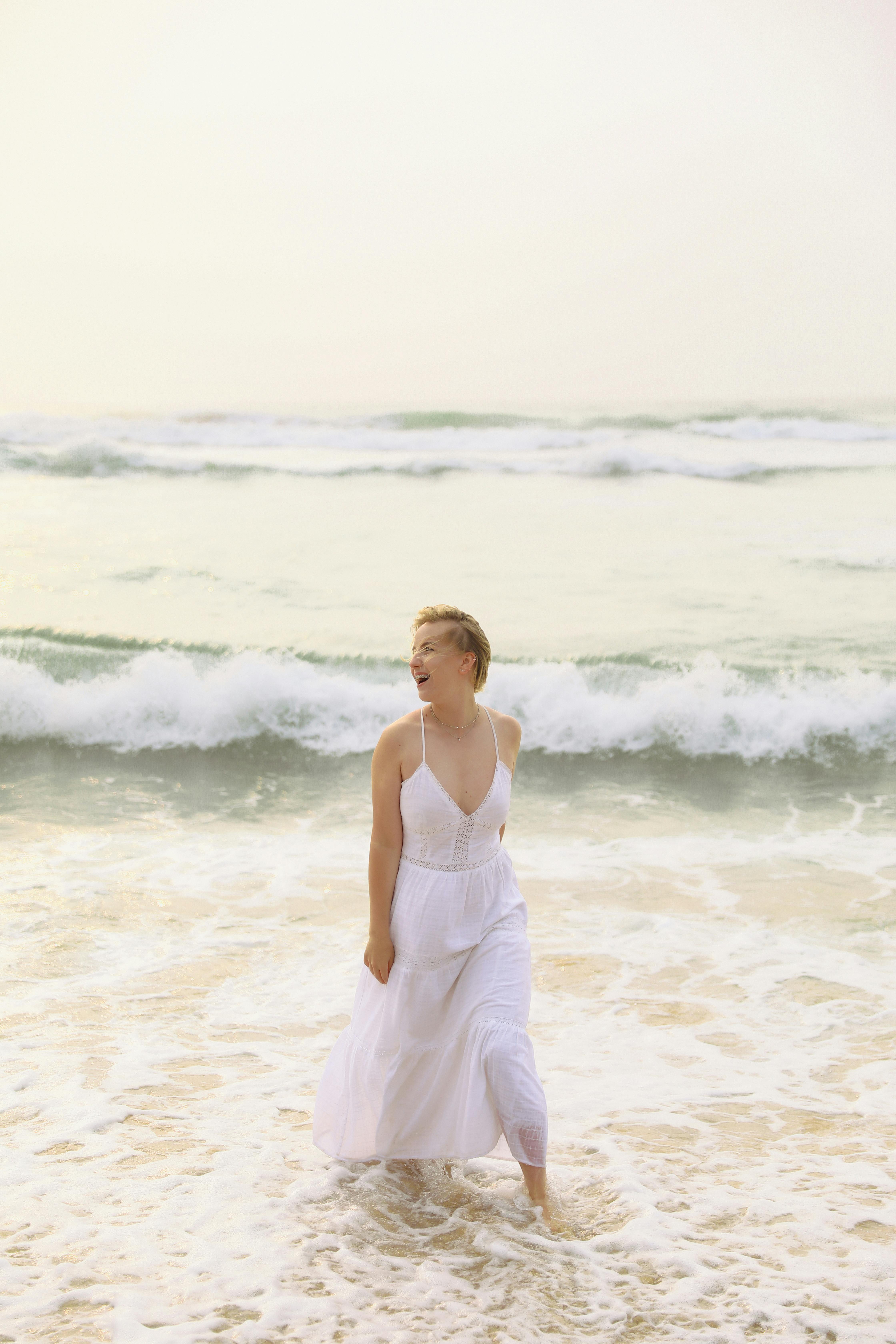 Model Walking Photos, Download The BEST Free Model Walking Stock Photos ...