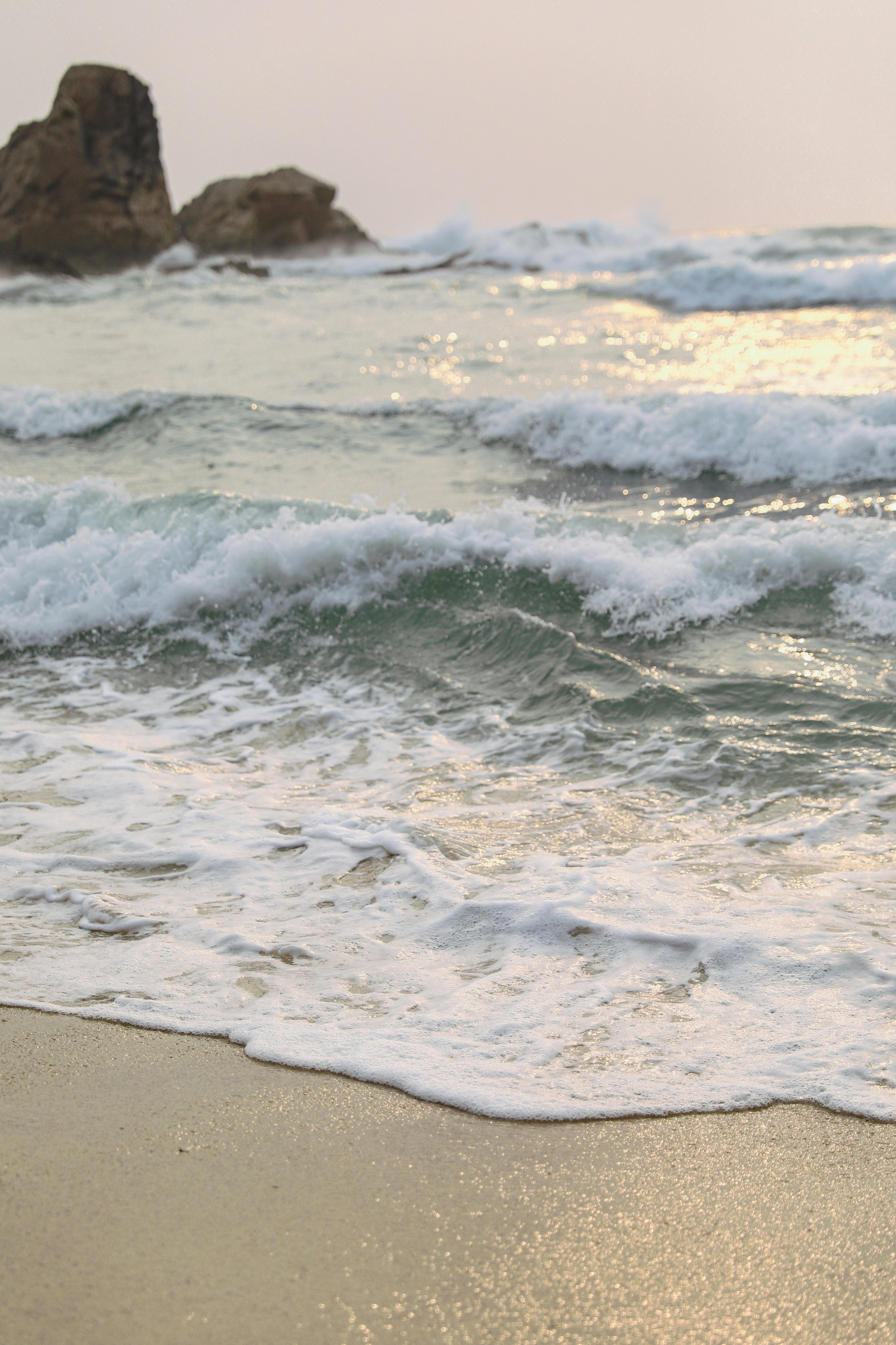 Rough Seascape with Sea Foam and Reflection · Free Stock Photo