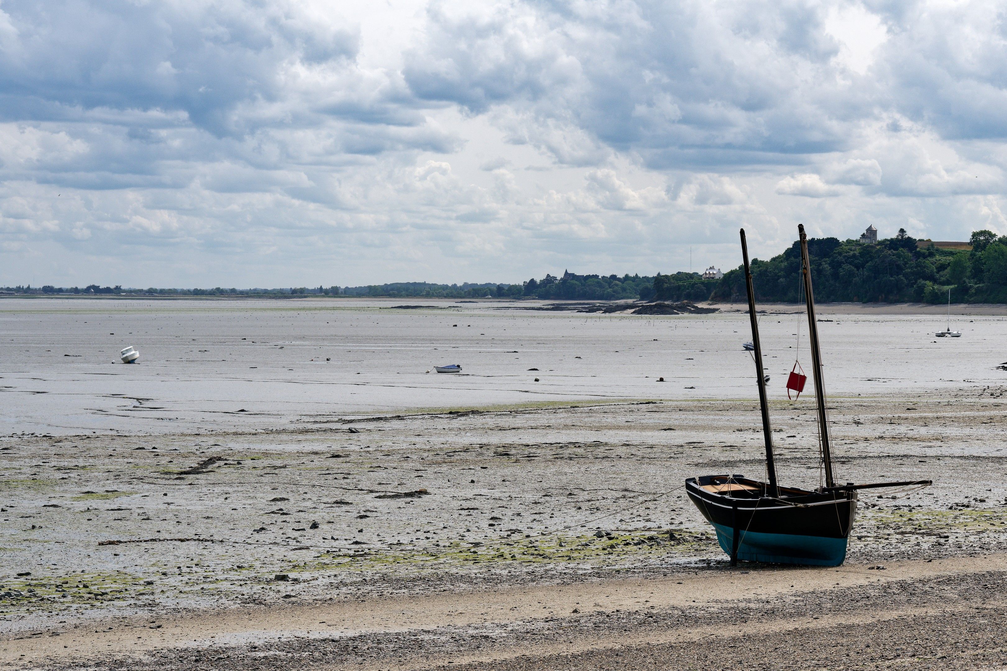 Boat on Beach During Drought · Free Stock Photo
