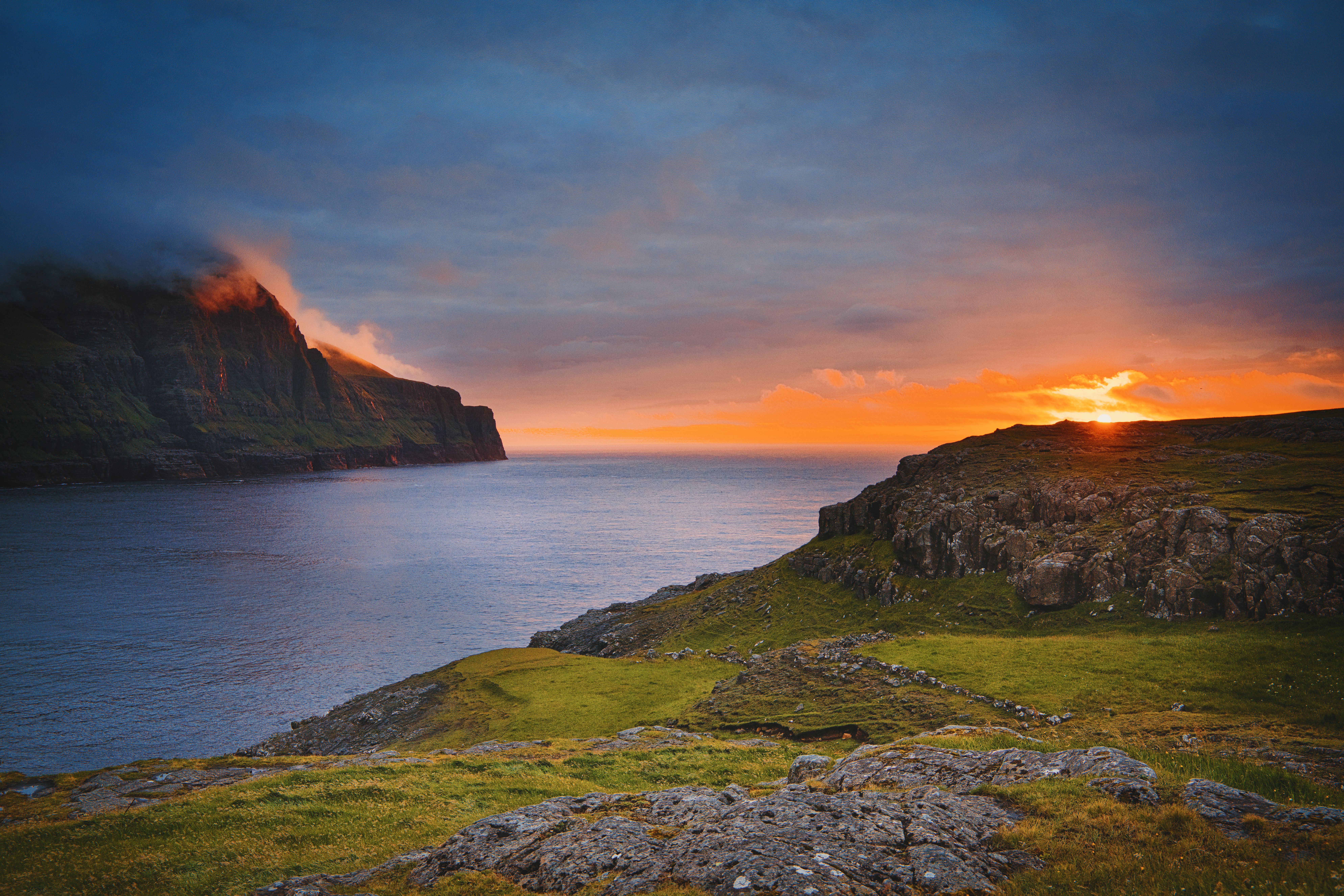 Sea Bay at Dusk · Free Stock Photo