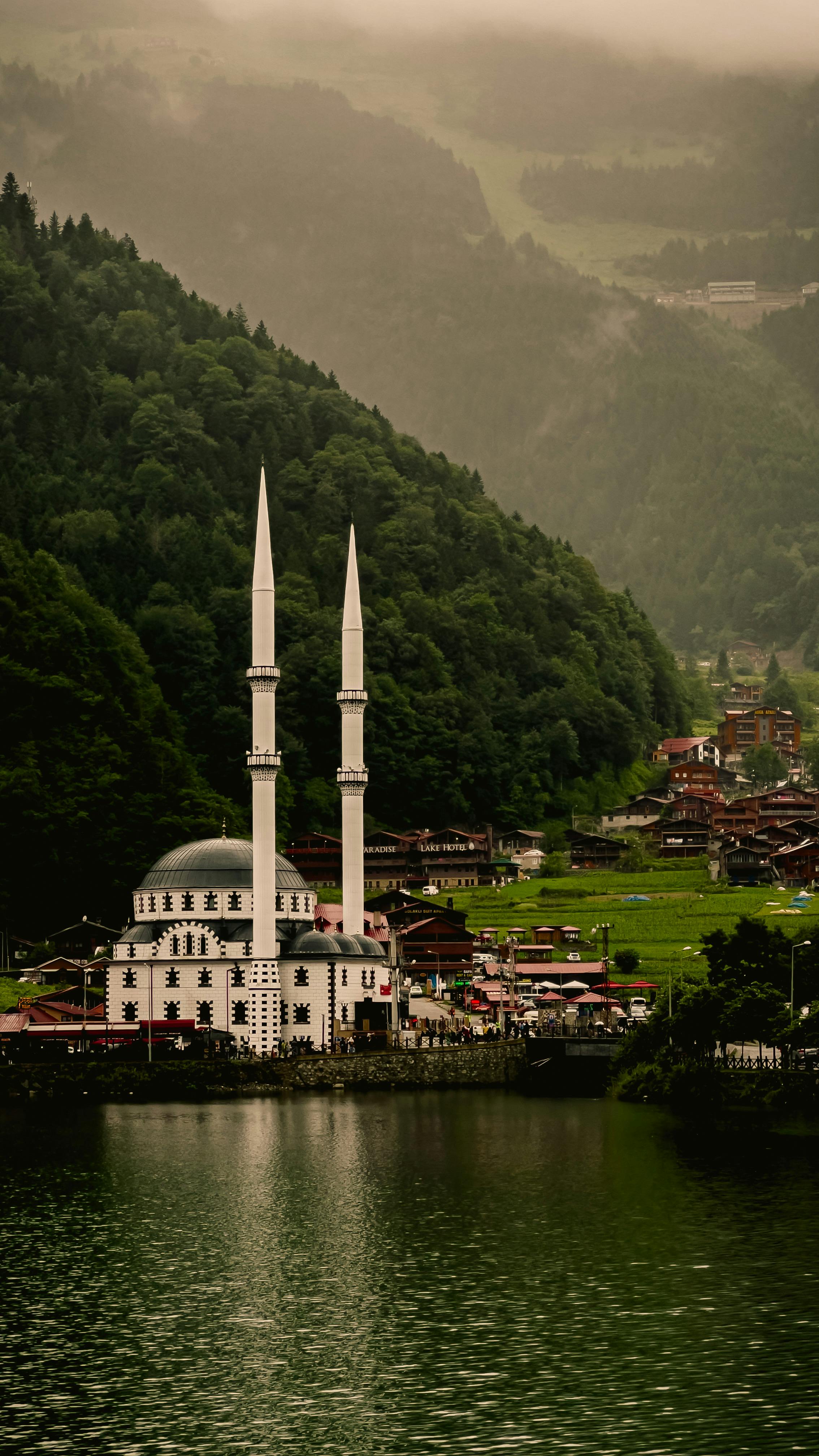 Uzungol Mosque on the Lakeshore, Trabzon, Turkey · Free Stock Photo
