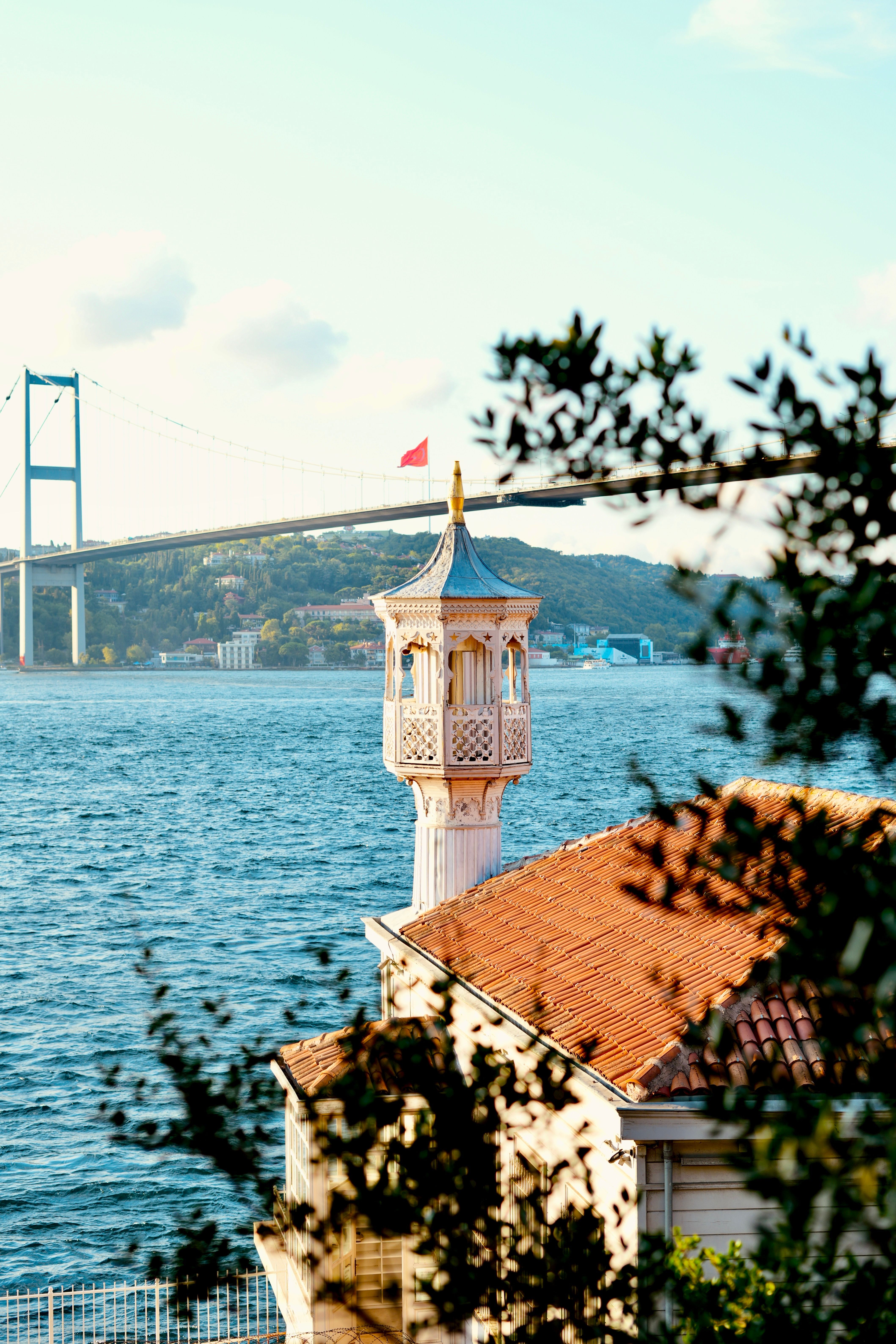 Building on Sea Shore in Istanbul · Free Stock Photo