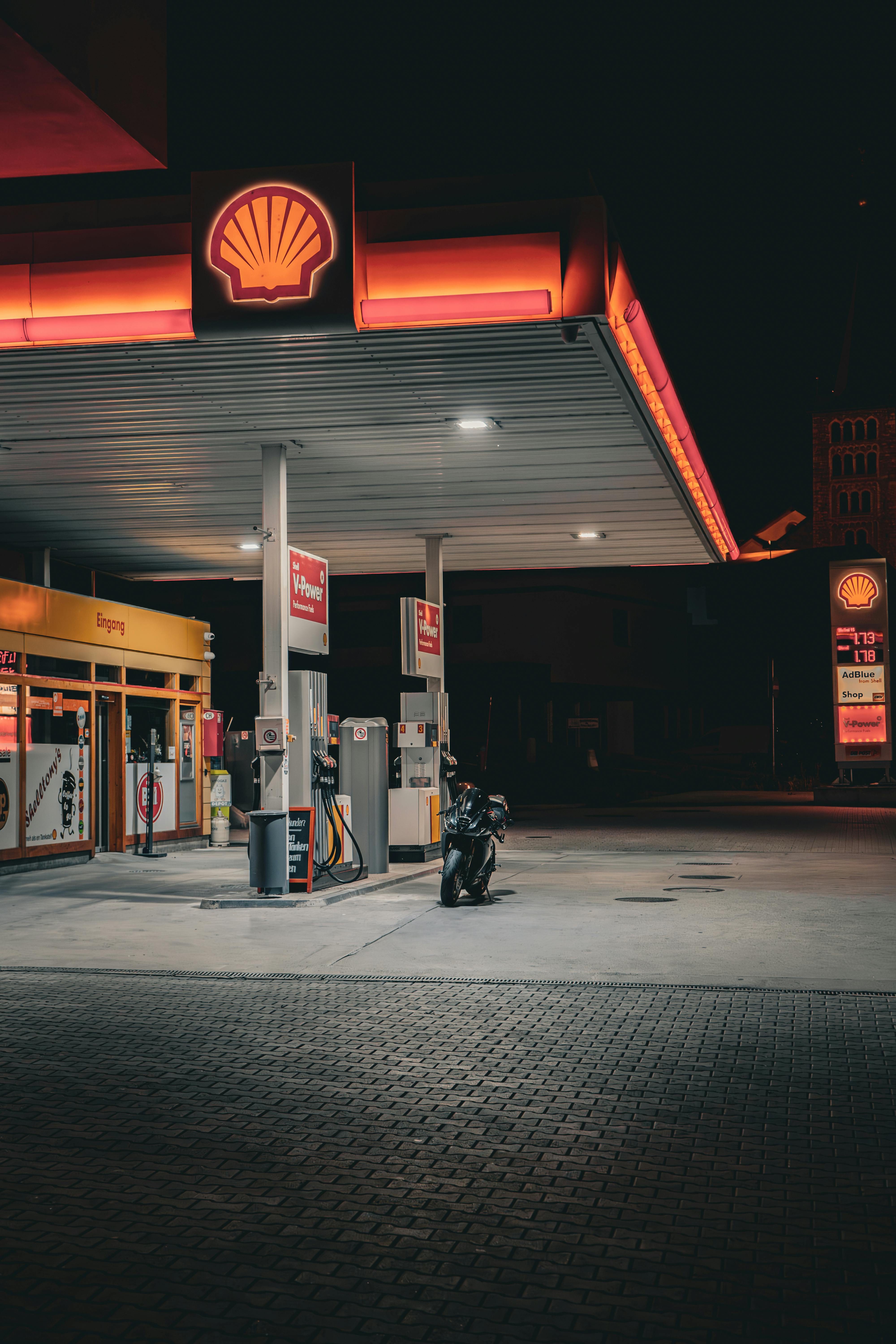 Shell Fuel Station · Free Stock Photo
