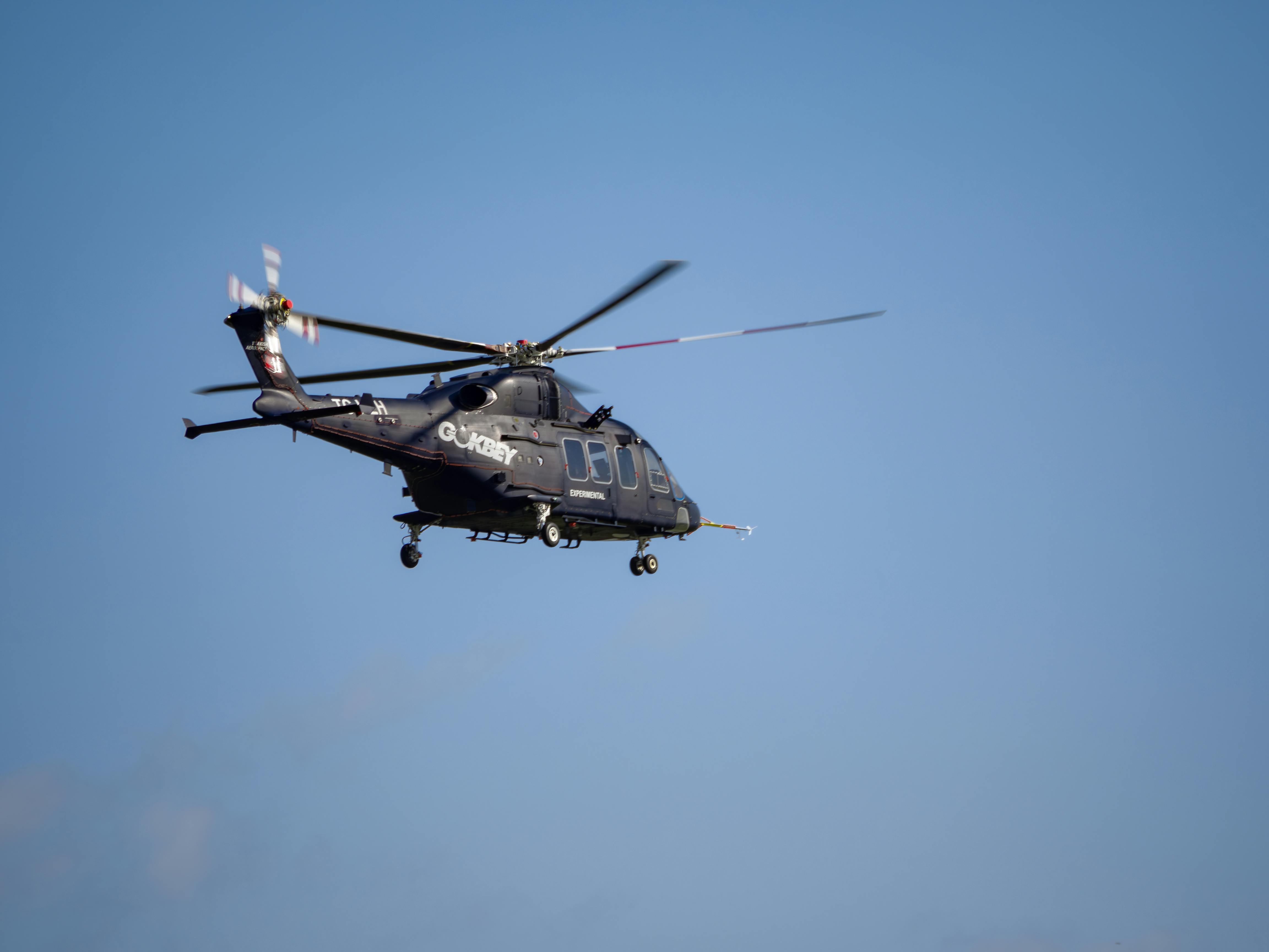 Military Helicopter Flying · Free Stock Photo
