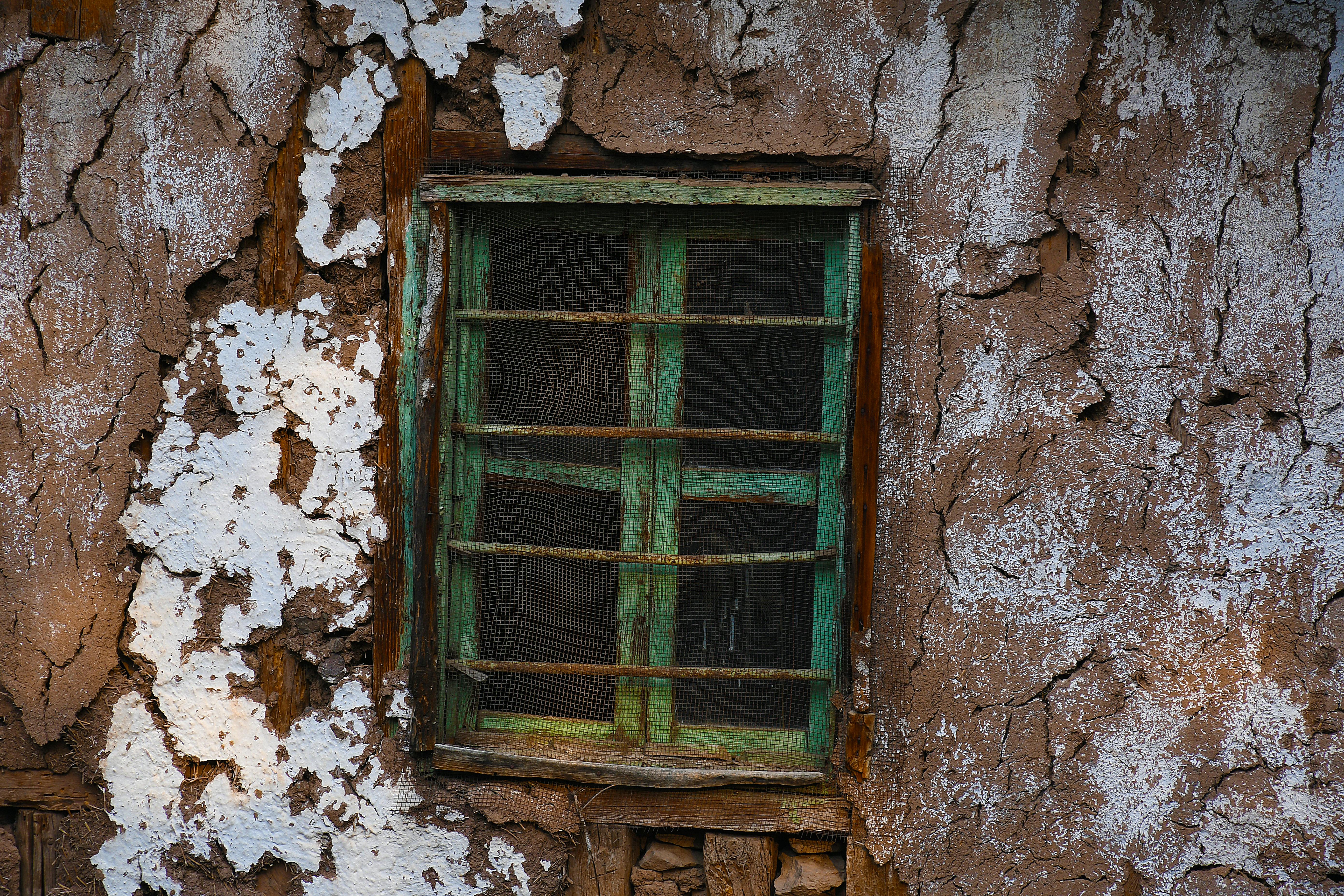 Old Decaying Building · Free Stock Photo