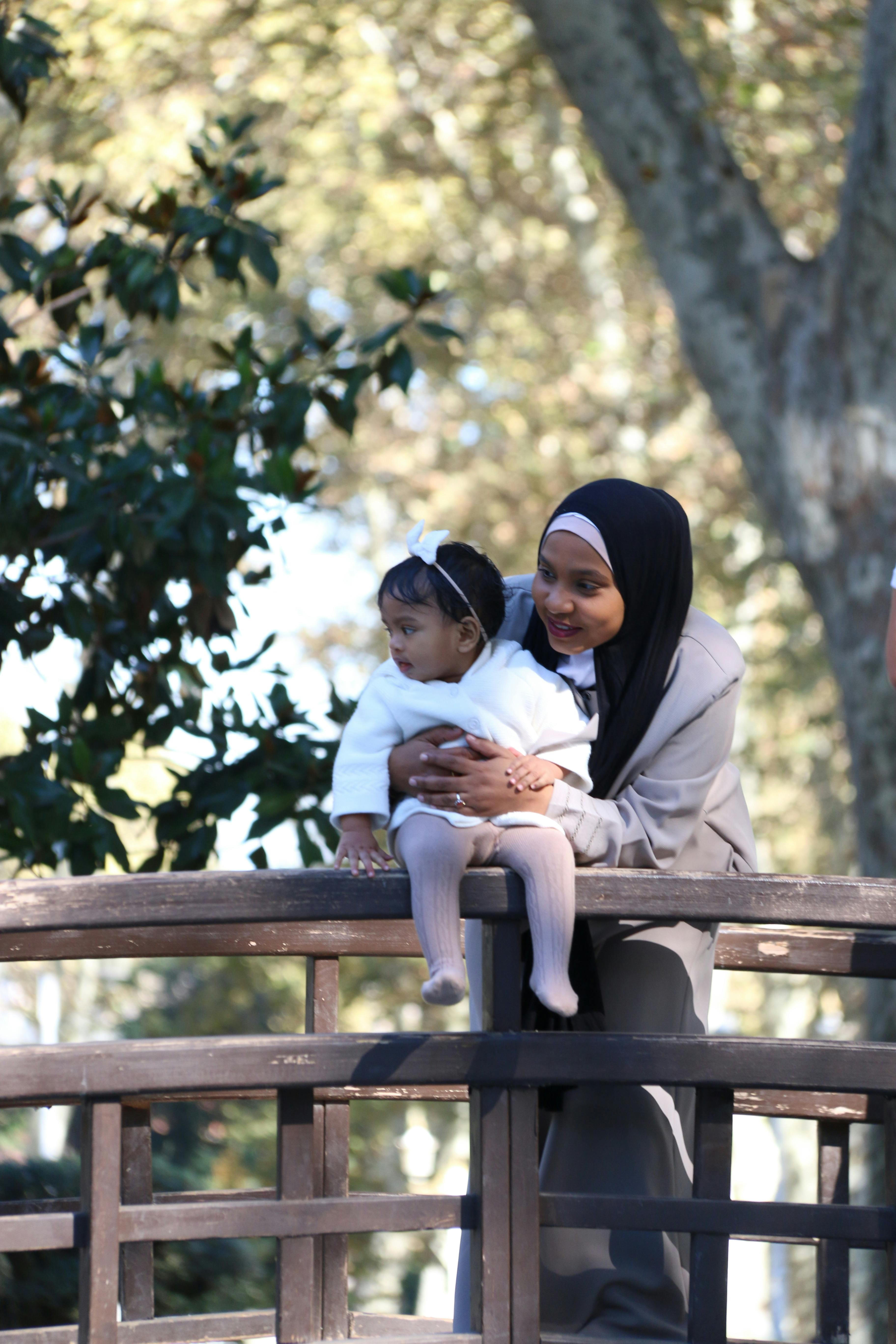 Mom Thinking Photos, Download The BEST Free Mom Thinking Stock Photos ...