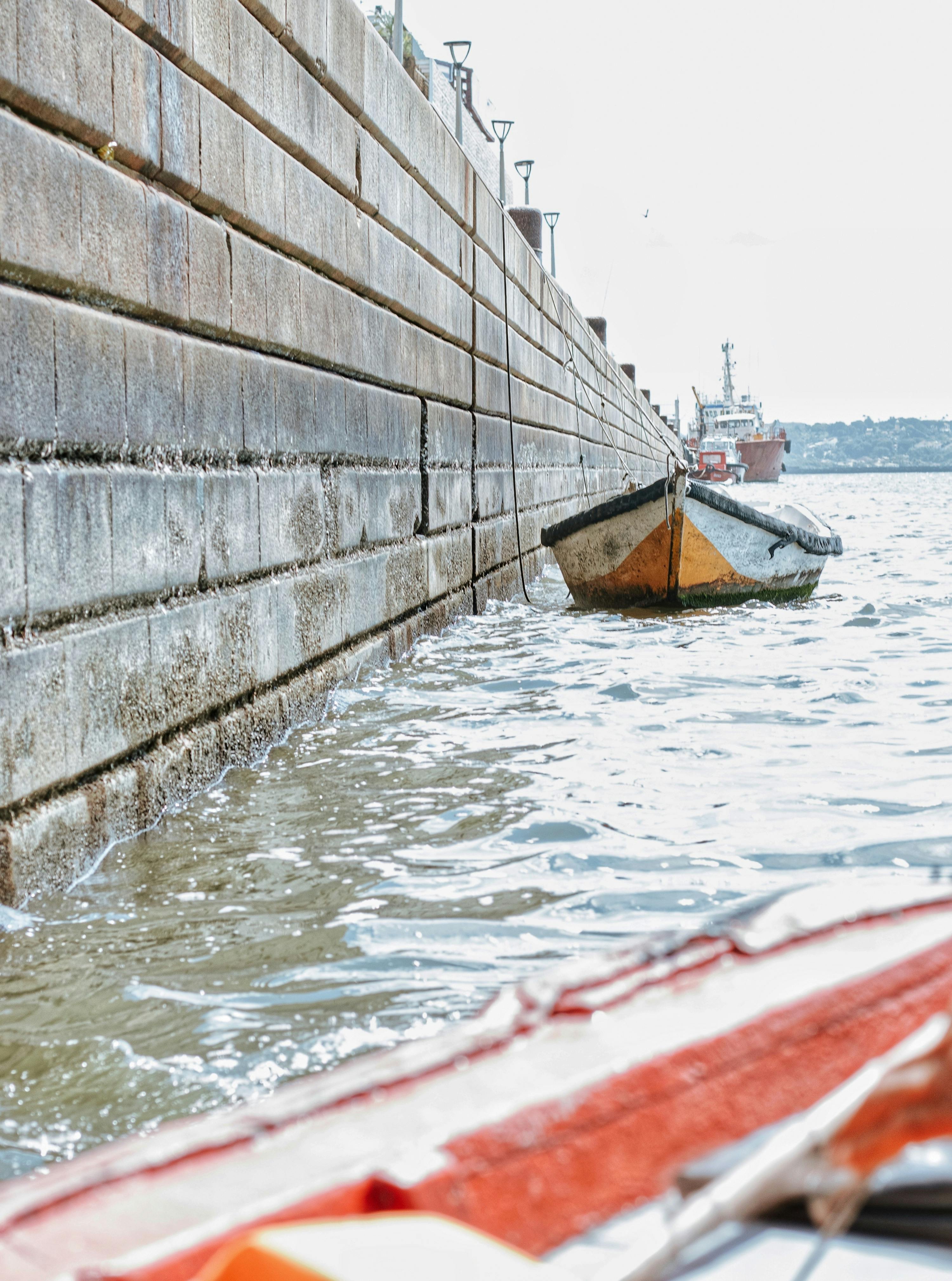 Boats in a Bay · Free Stock Photo