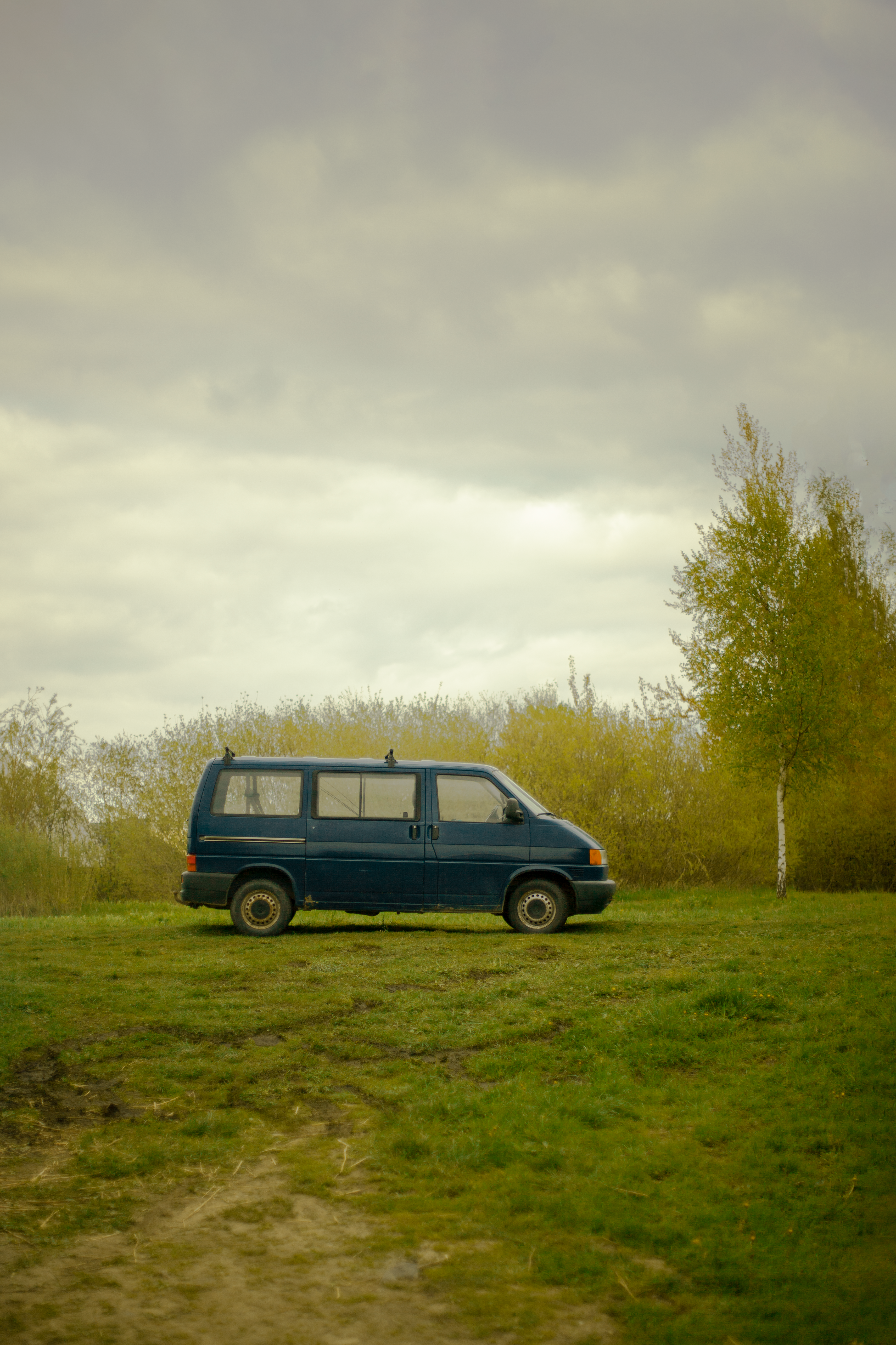 Green Van in a Meadow · Free Stock Photo