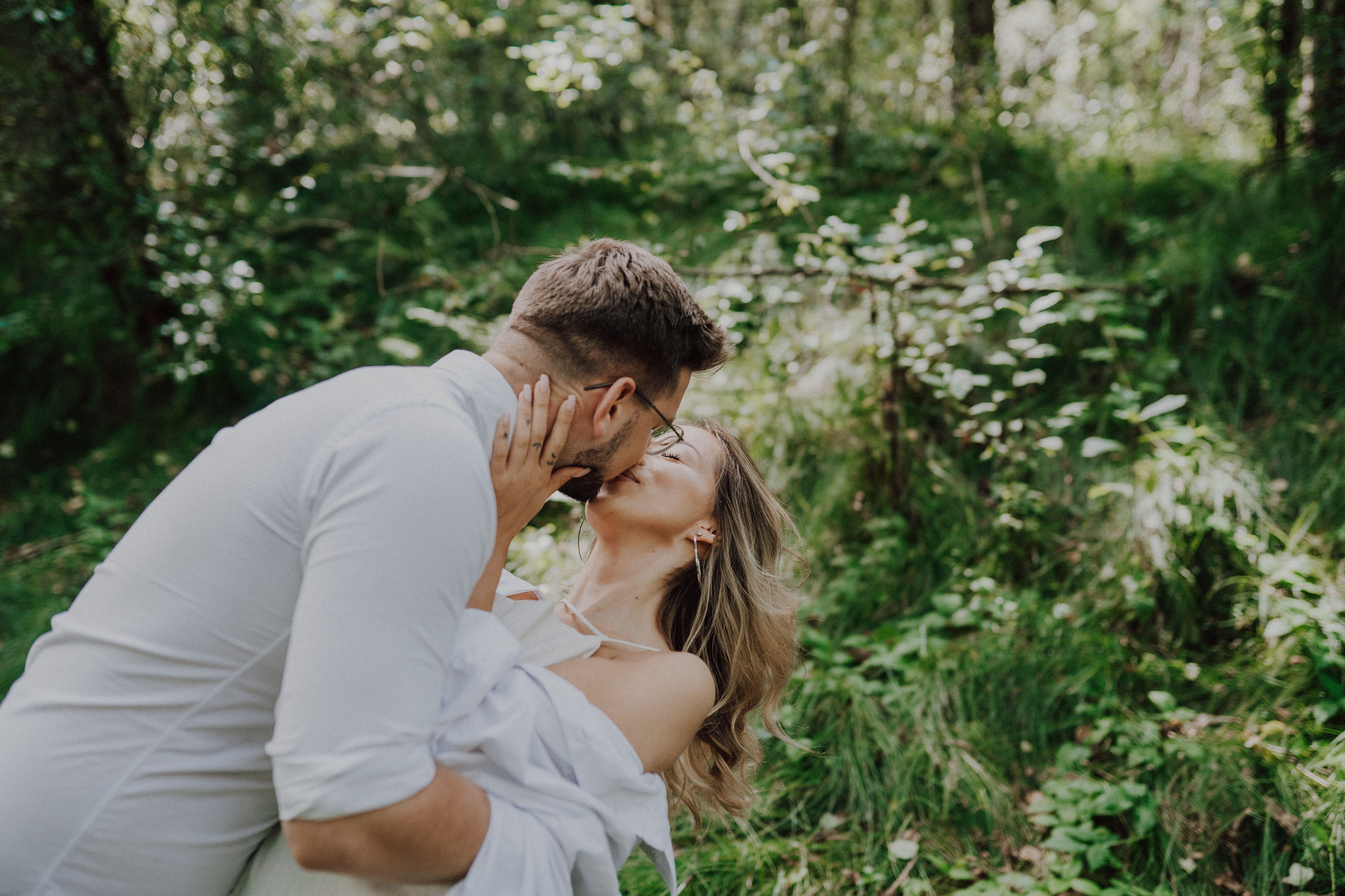 Foto de stock gratuita sobre abrazar, afecto, al aire libre, amable ...