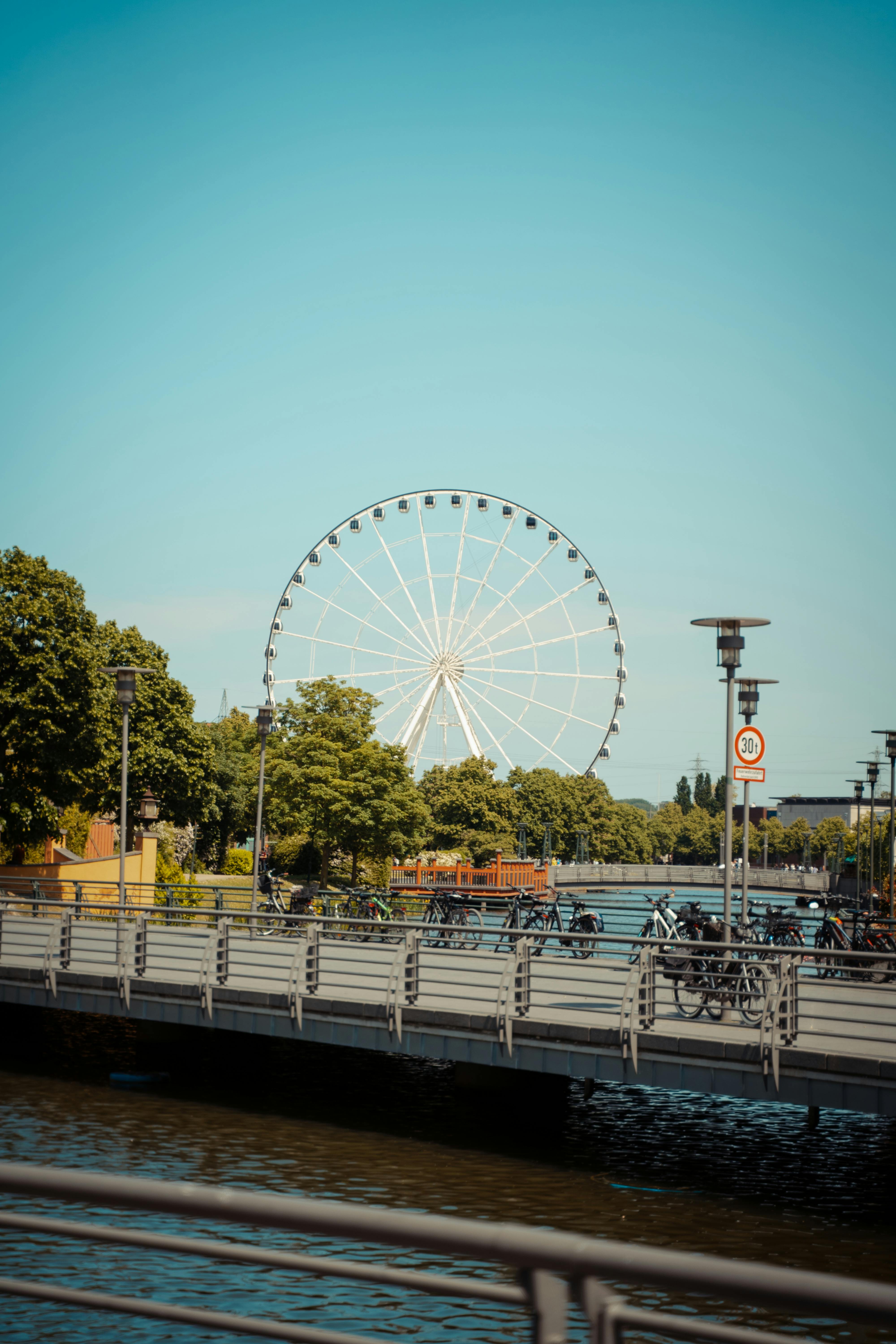 Giant Ferries Wheel in City · Free Stock Photo