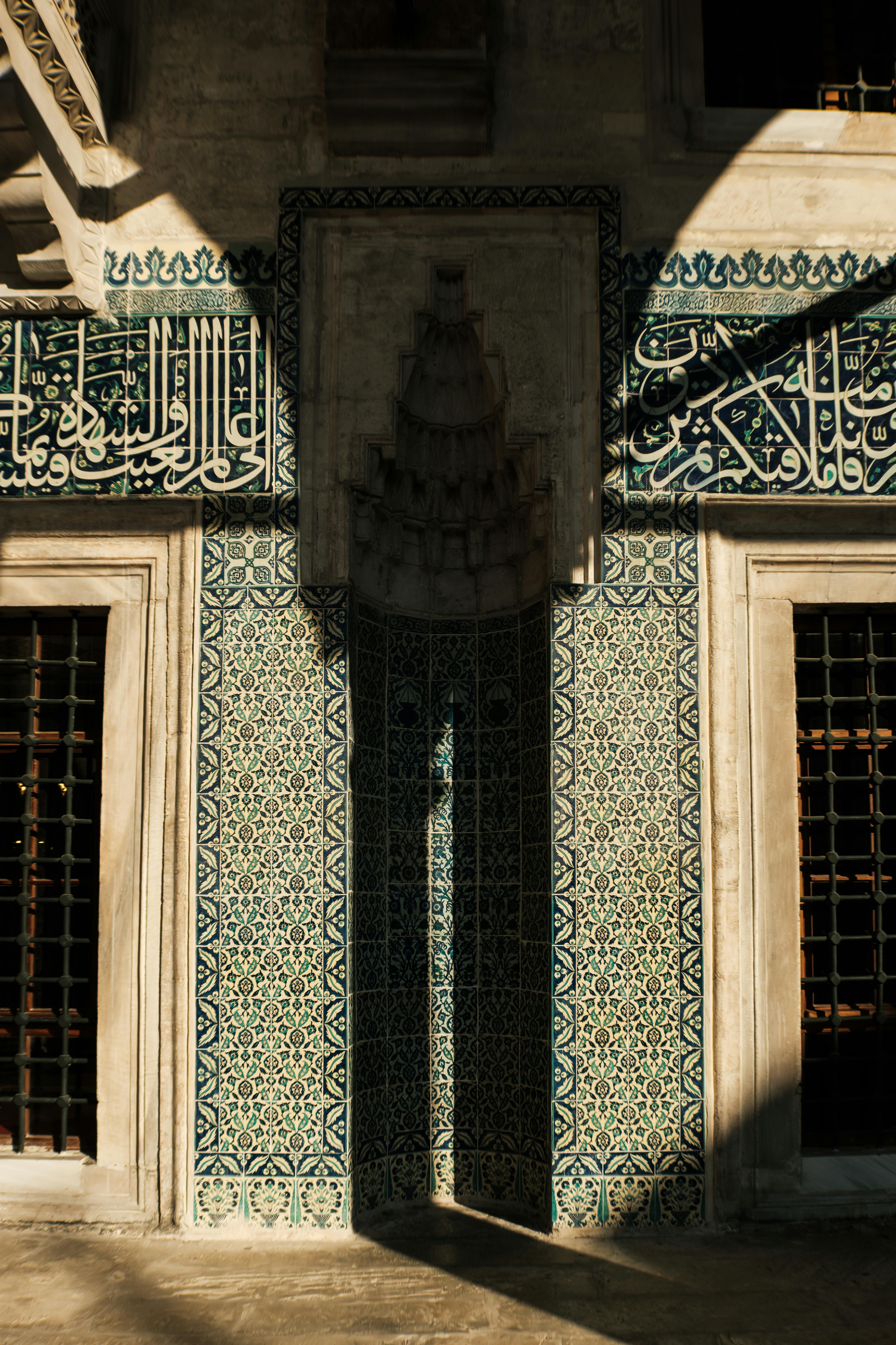 Shadow of Column · Free Stock Photo