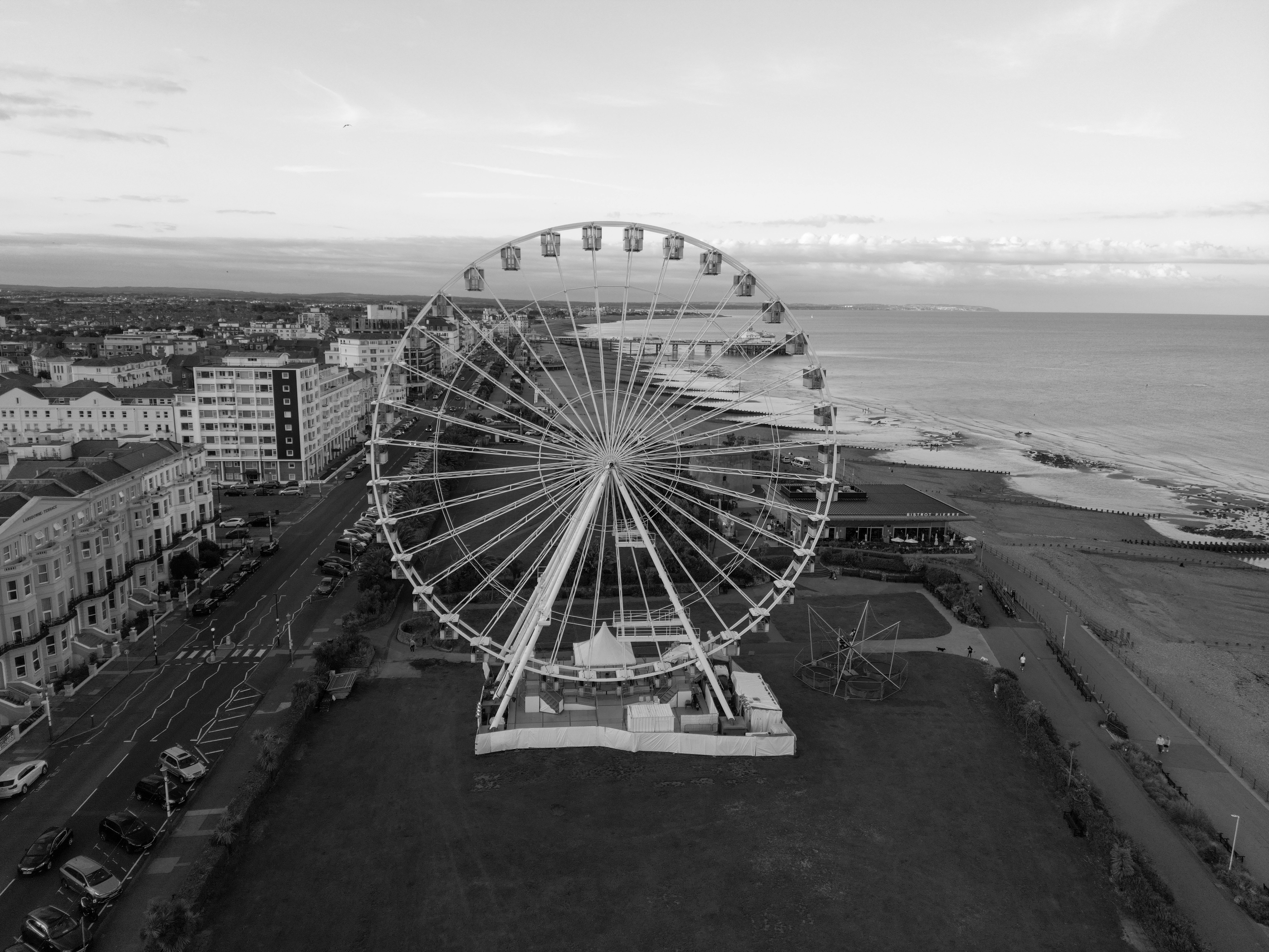 Ferris Wheel Near Beach in Brighton and Hove, England · Free Stock Photo