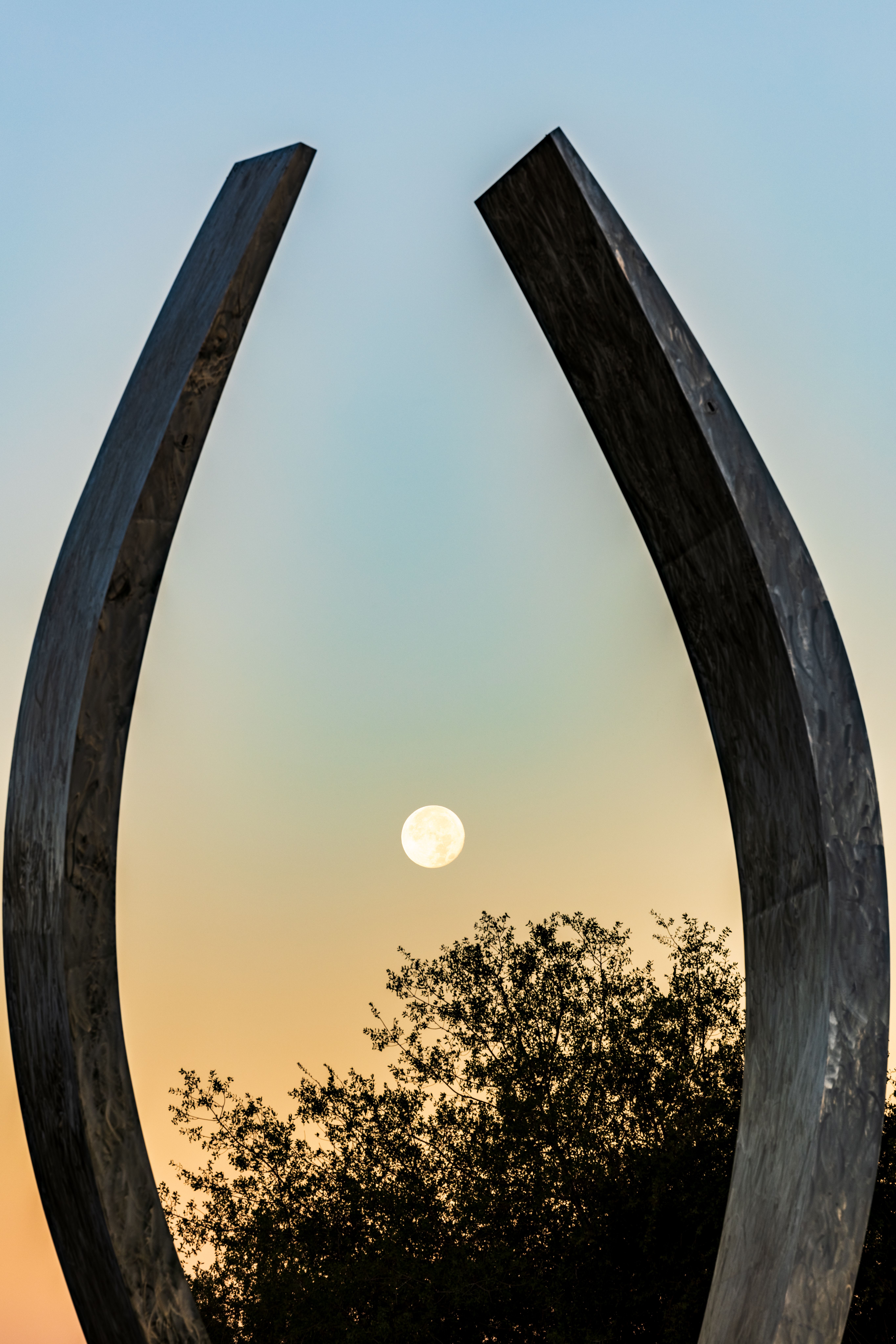 Moon on Clear Sky behind Arch Statue at Sunset · Free Stock Photo
