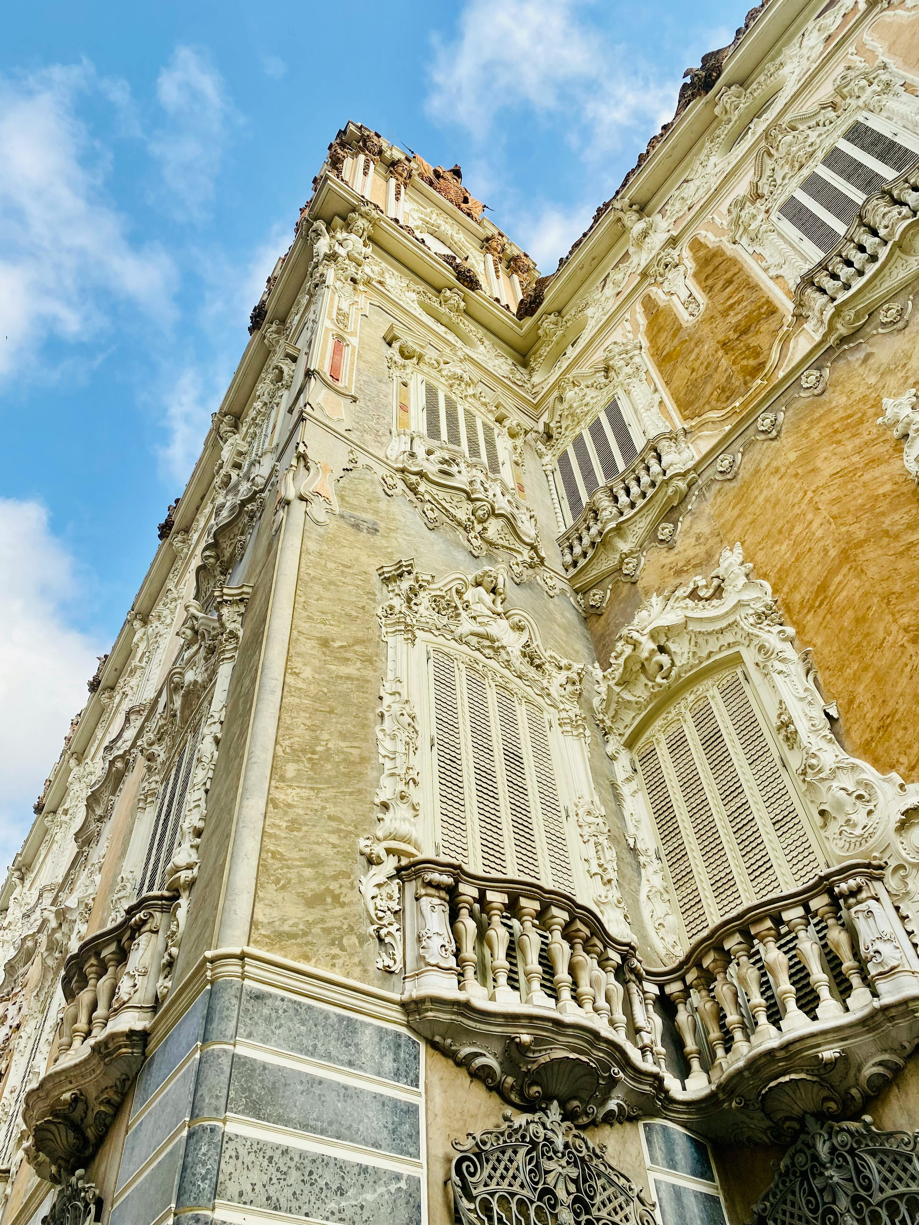 Ornamented Building Wall in Corner · Free Stock Photo