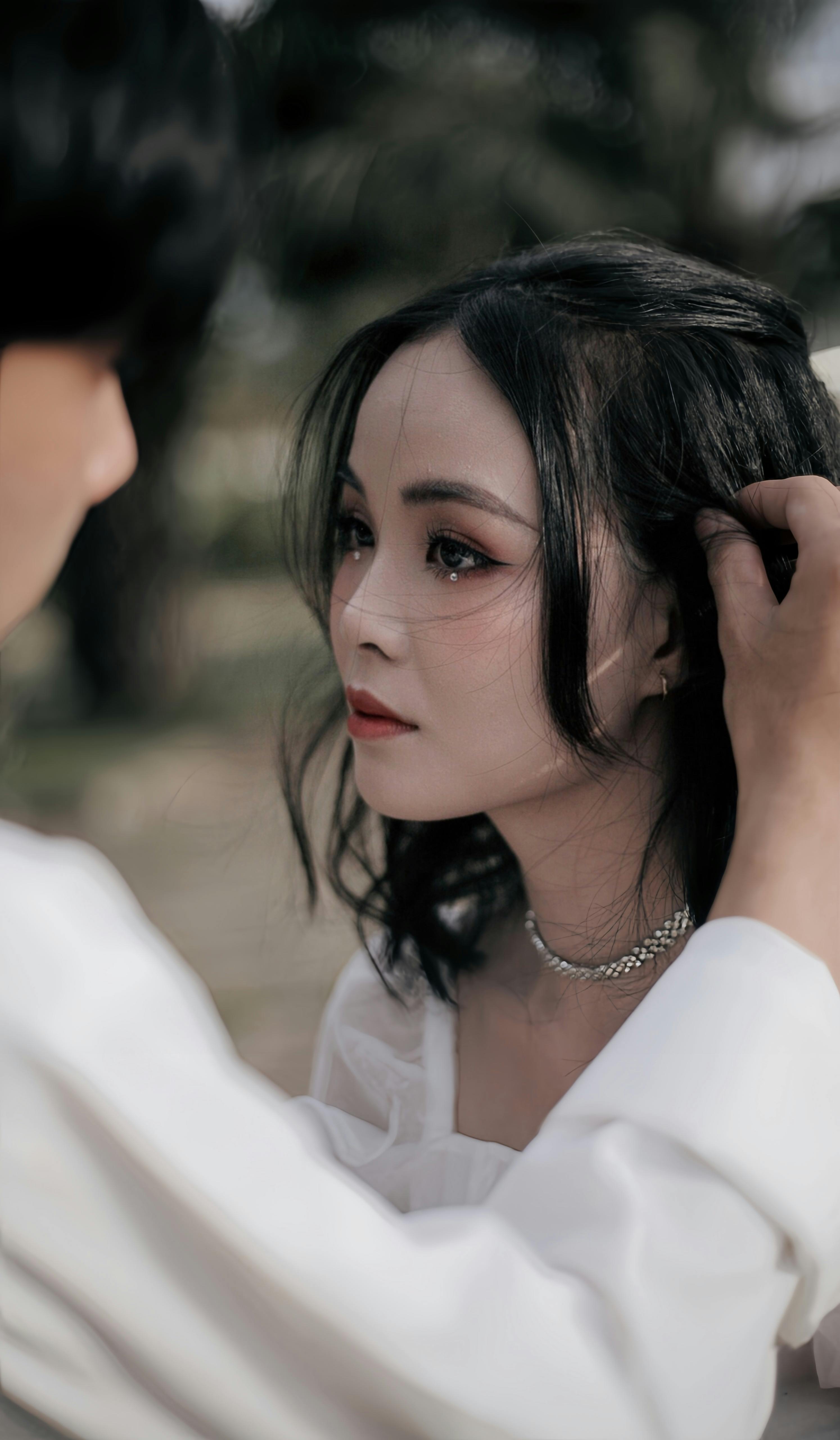 Female Looking Photos, Download The BEST Free Female Looking Stock ...