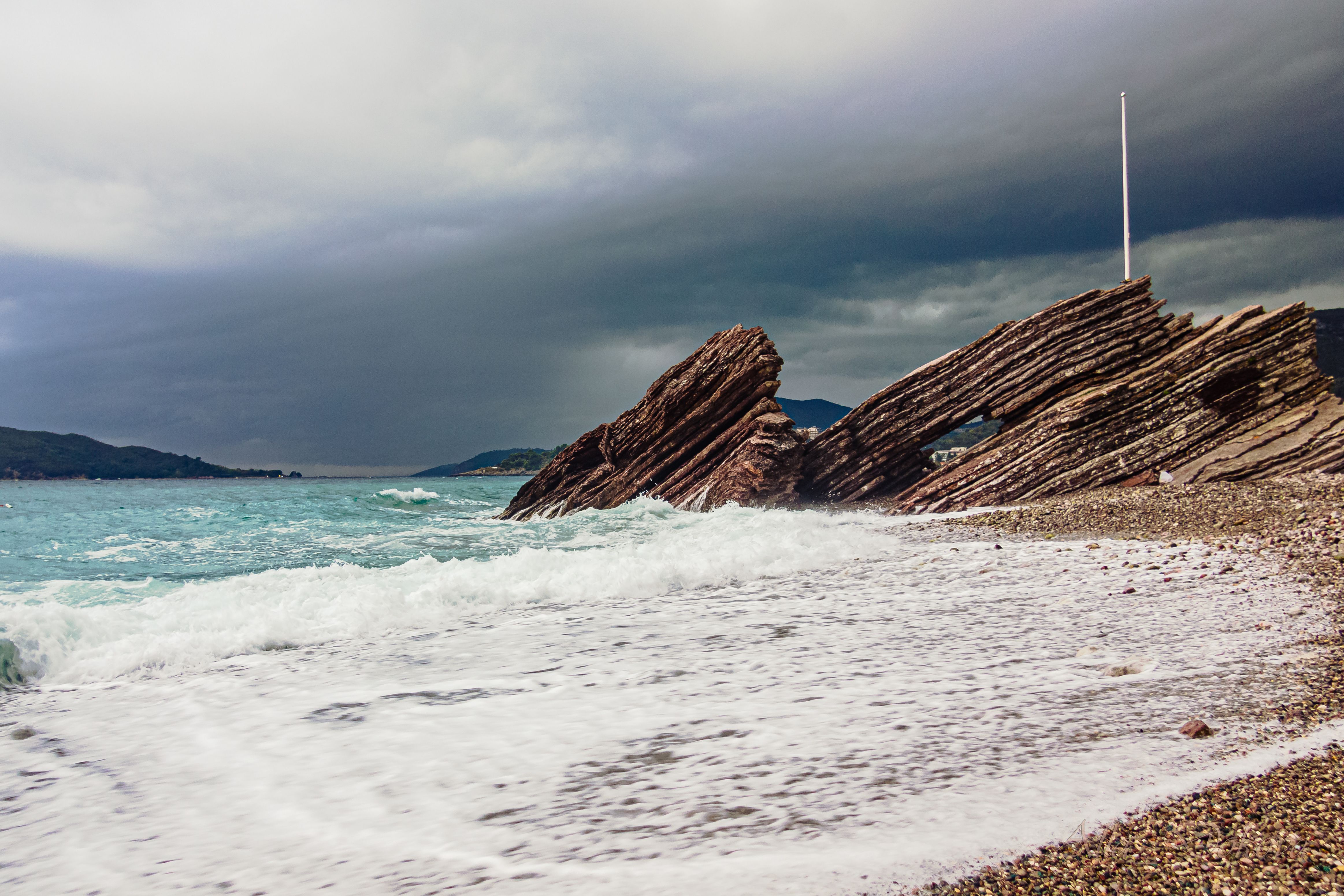 Rock Formations on the Beach · Free Stock Photo
