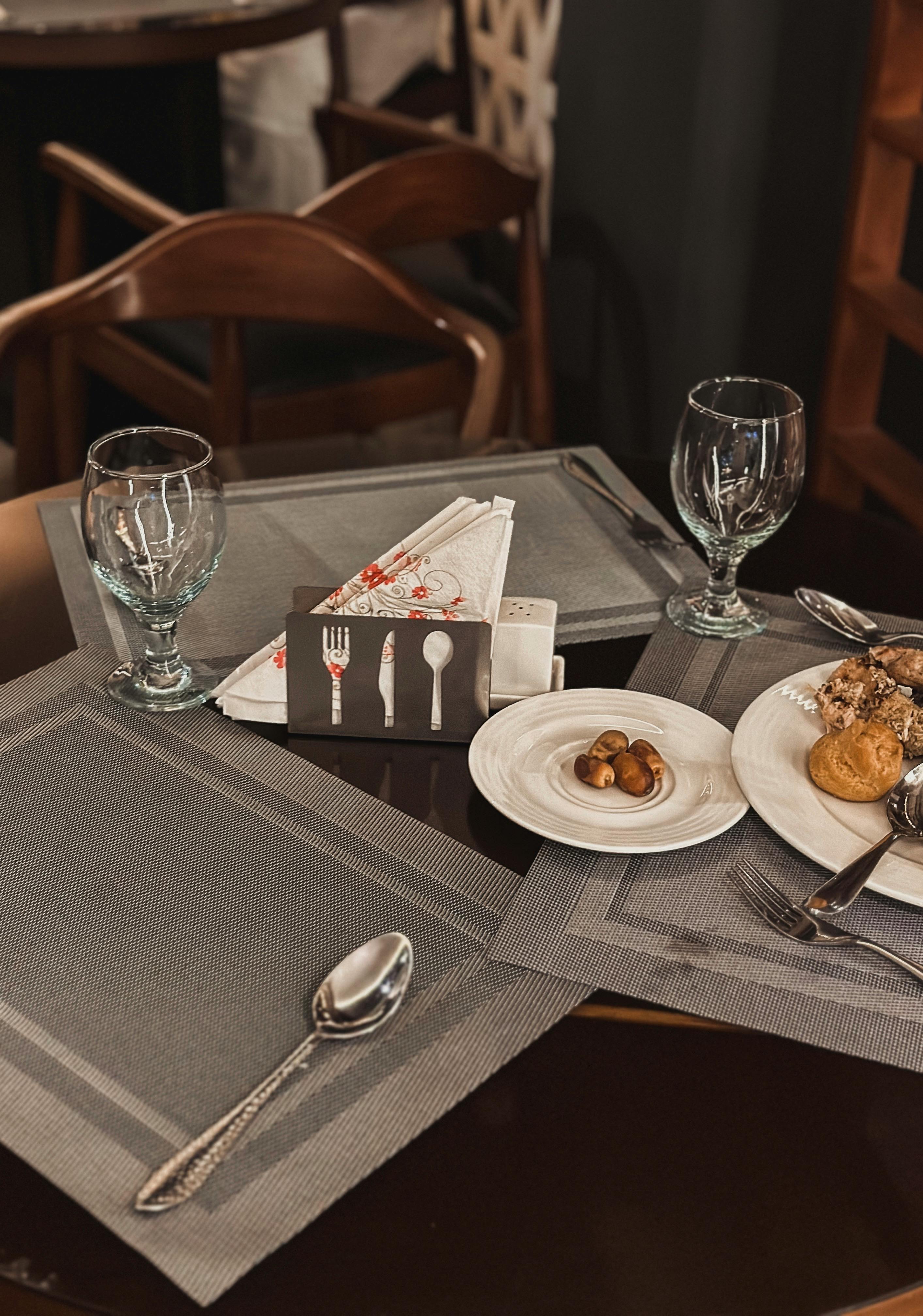 Tables and Meals · Free Stock Photo