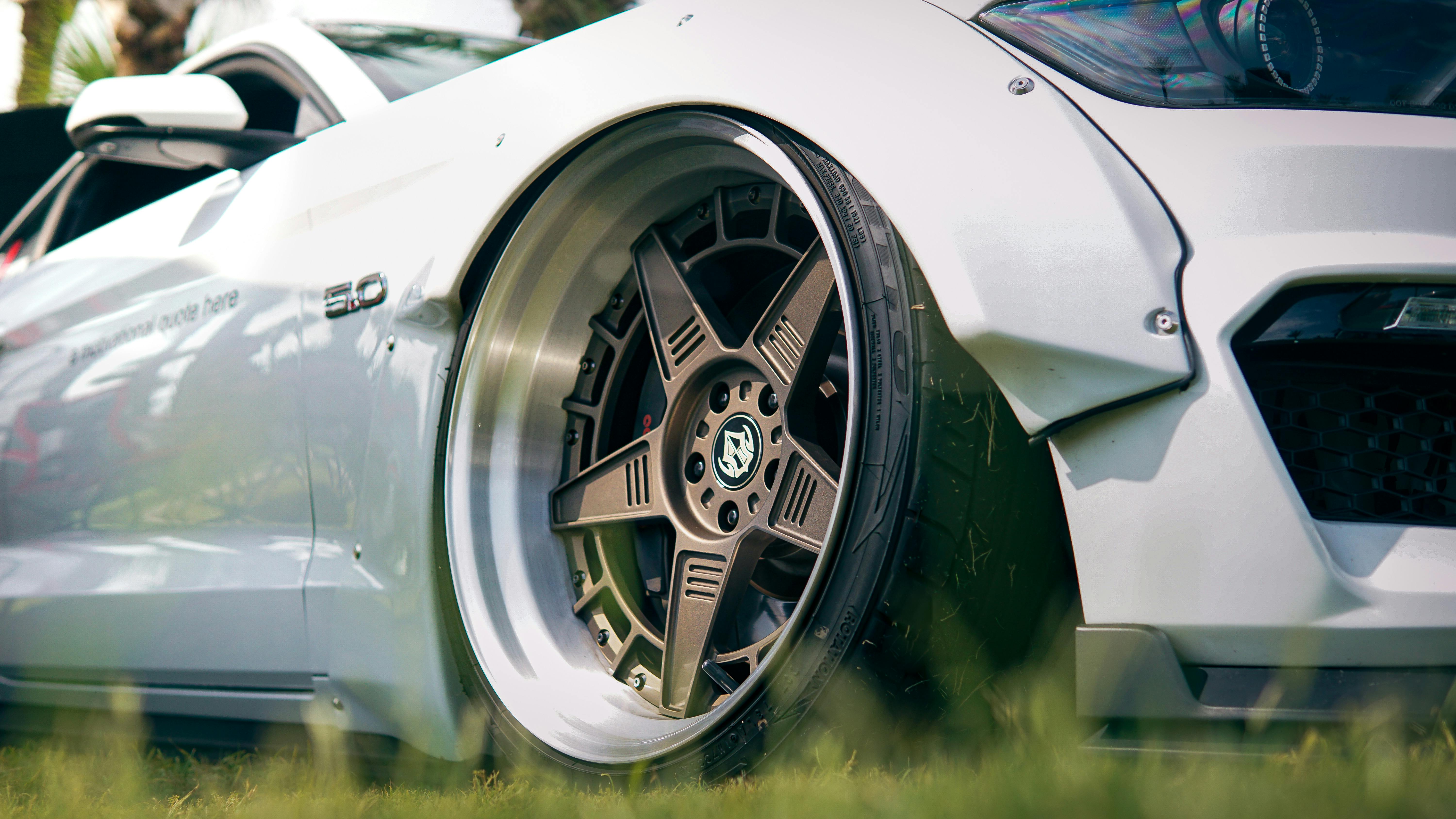 Gray Alloy Wheel in Sports Car · Free Stock Photo