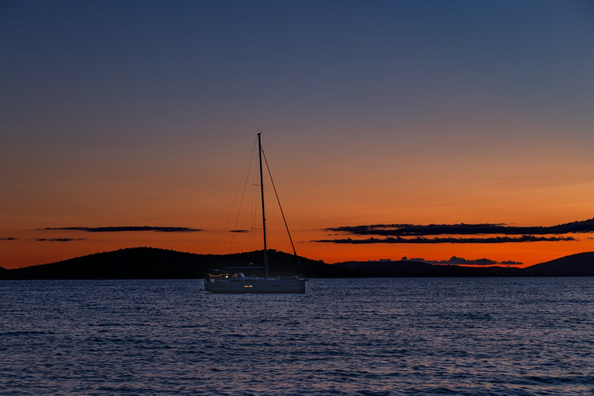 Red Sailboat Photos, Download The BEST Free Red Sailboat Stock Photos ...