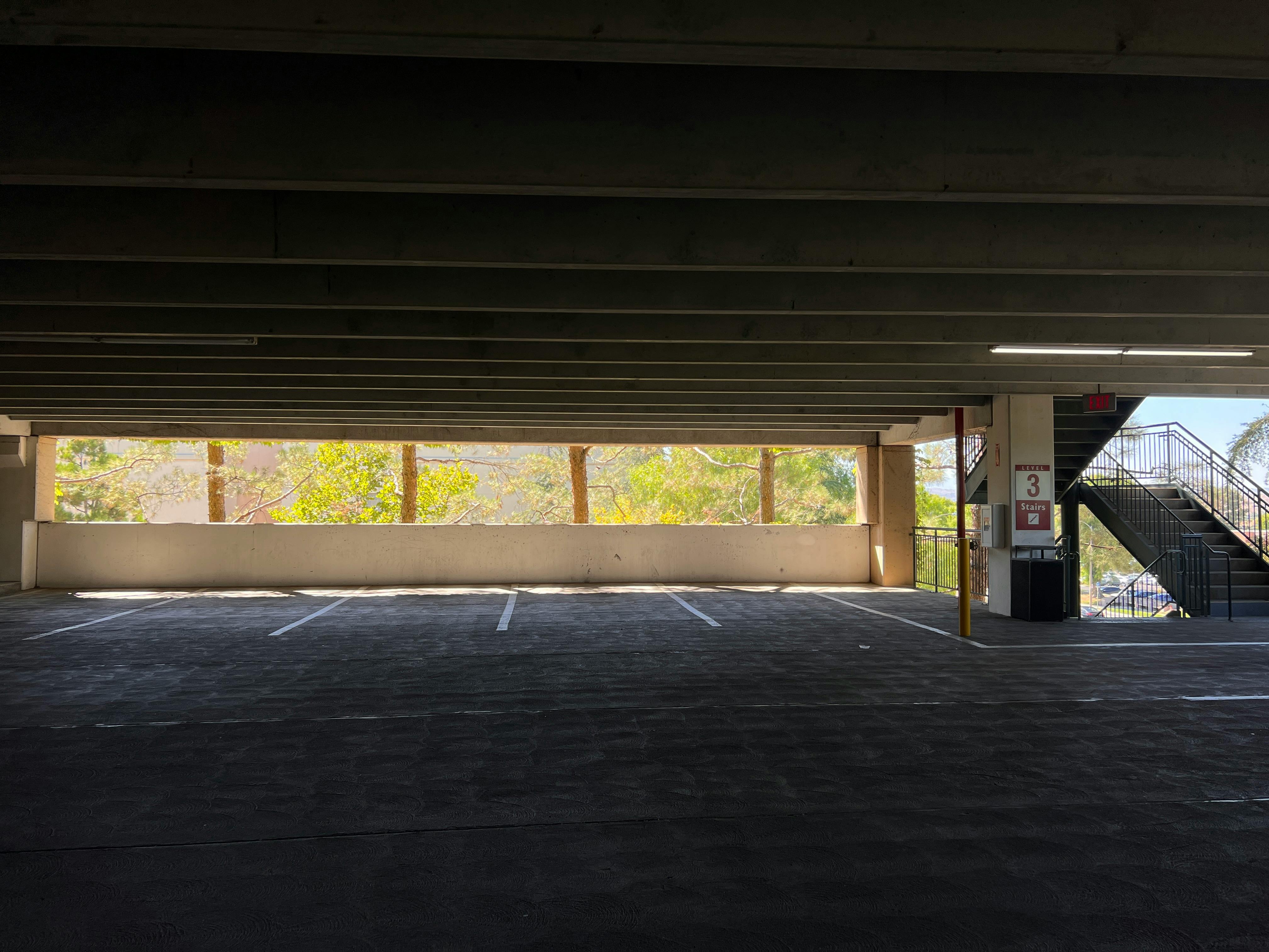 Empty Level of Multistory Parking Garage · Free Stock Photo
