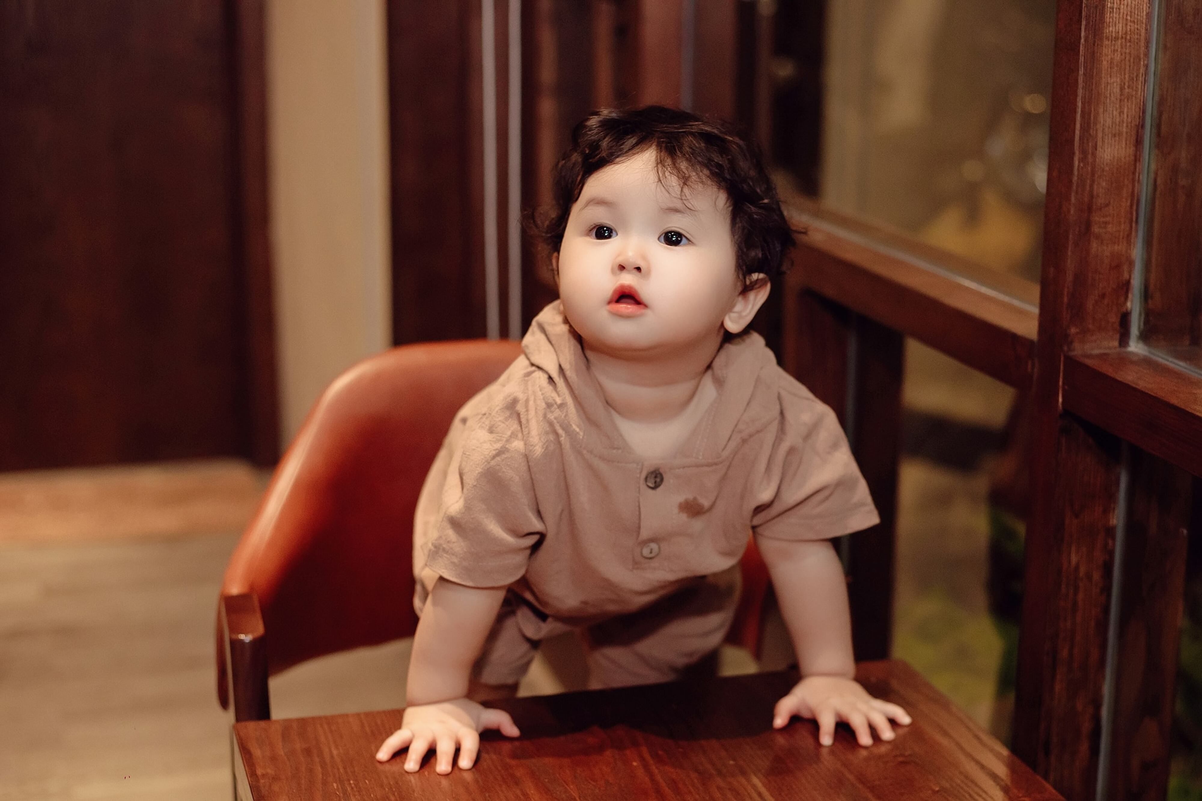 Girl Standing and Leaning on Table · Free Stock Photo