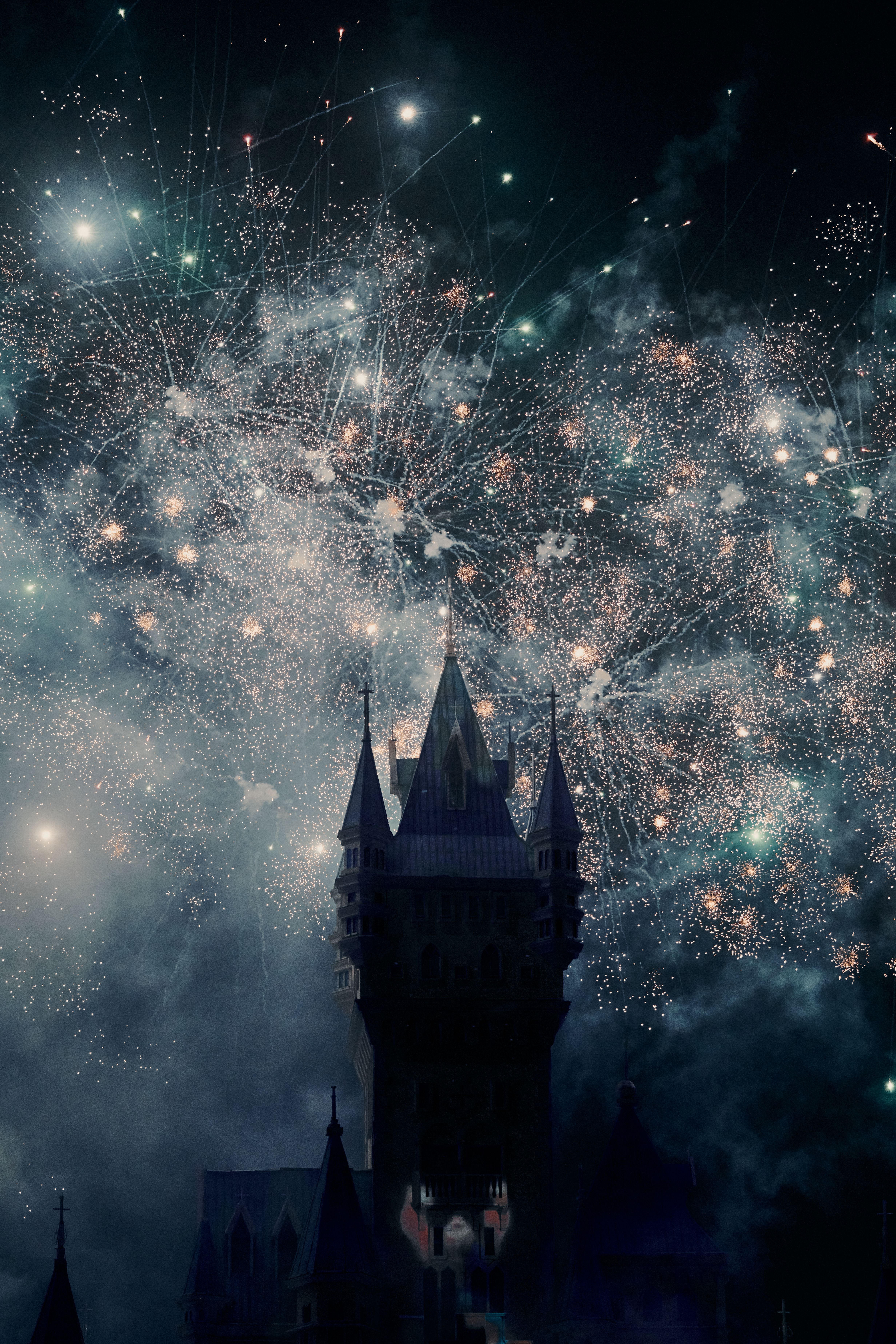 Fireworks over a Castle · Free Stock Photo