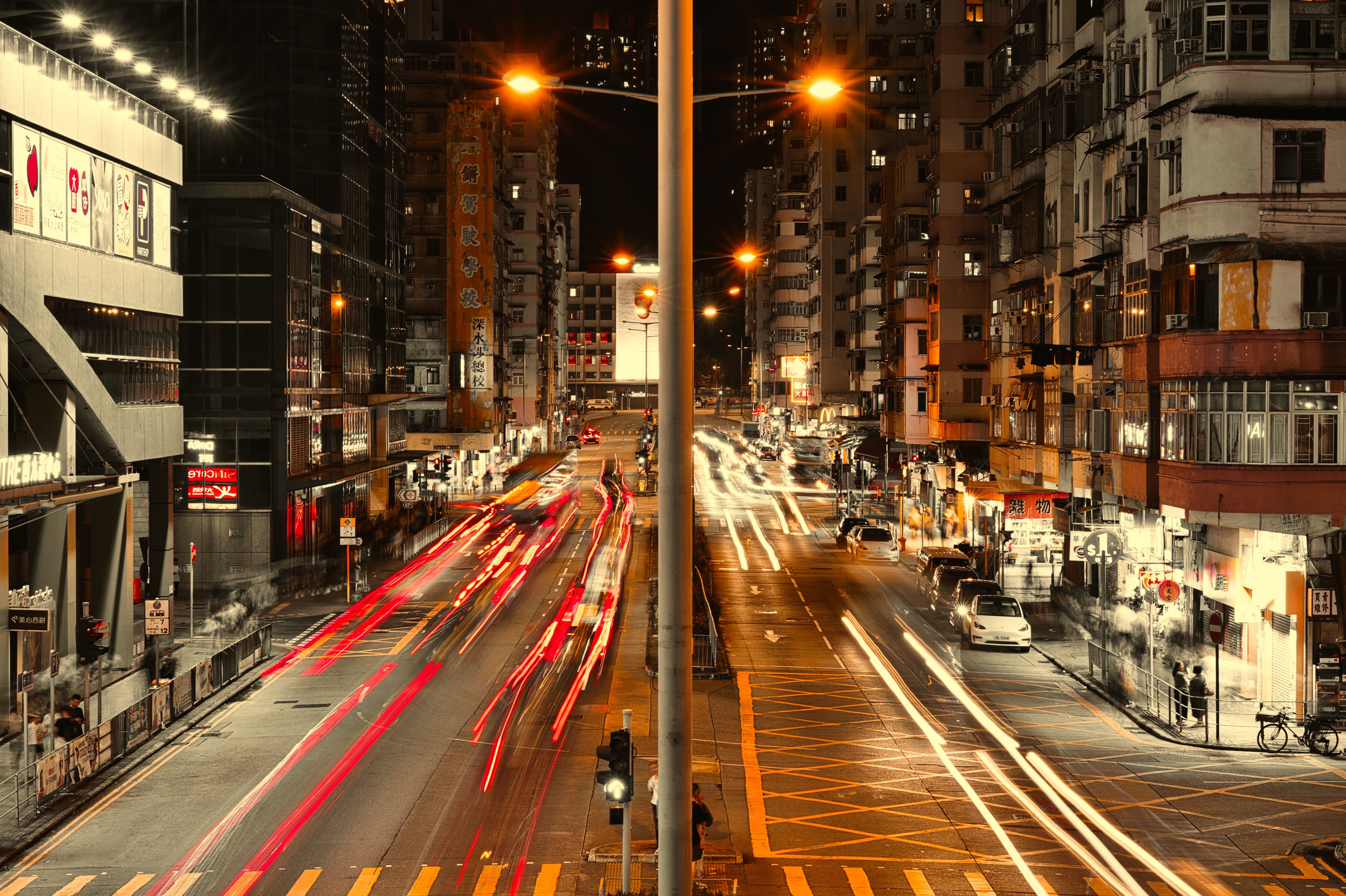 Street in City at Night · Free Stock Photo