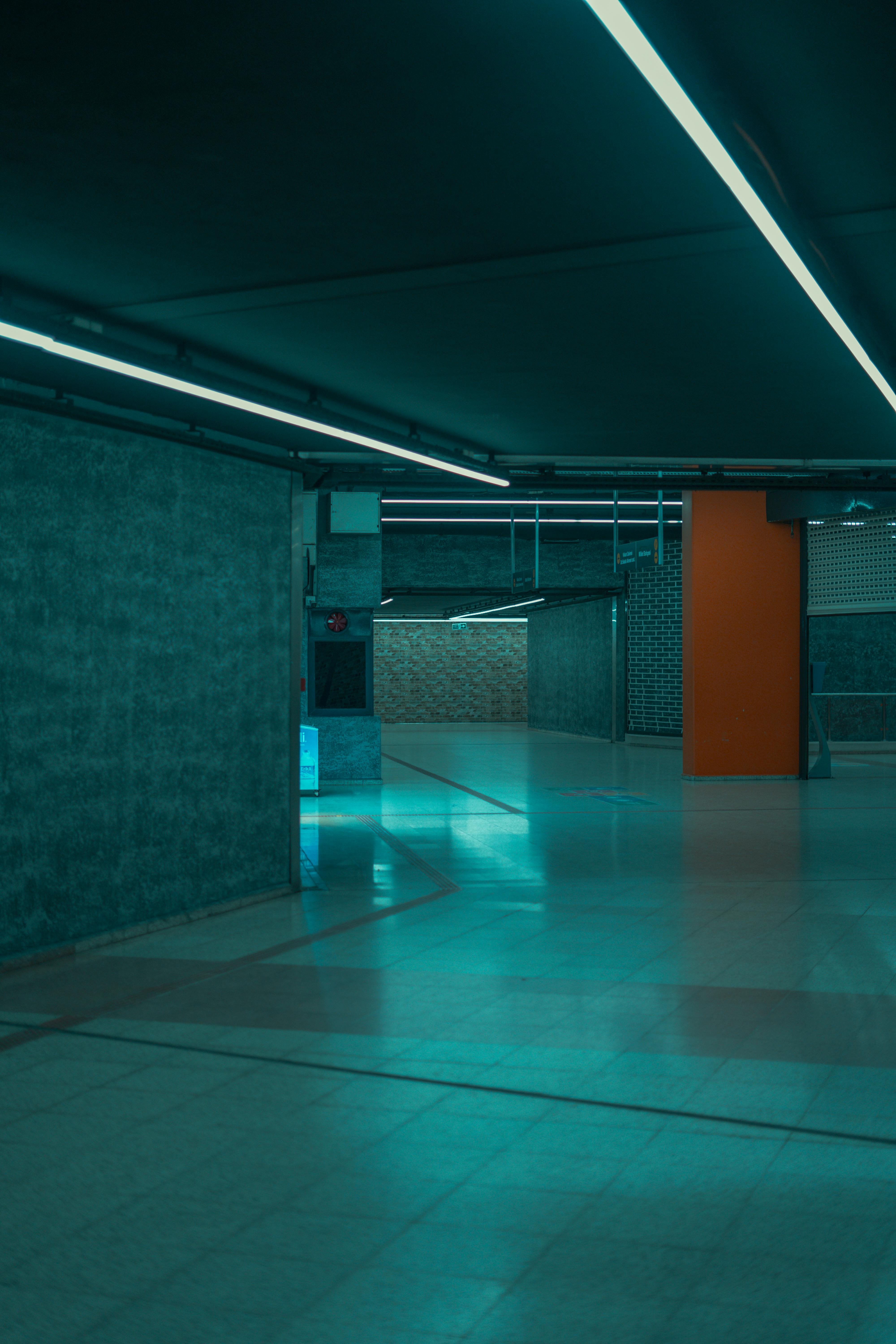 Corridor of Building · Free Stock Photo