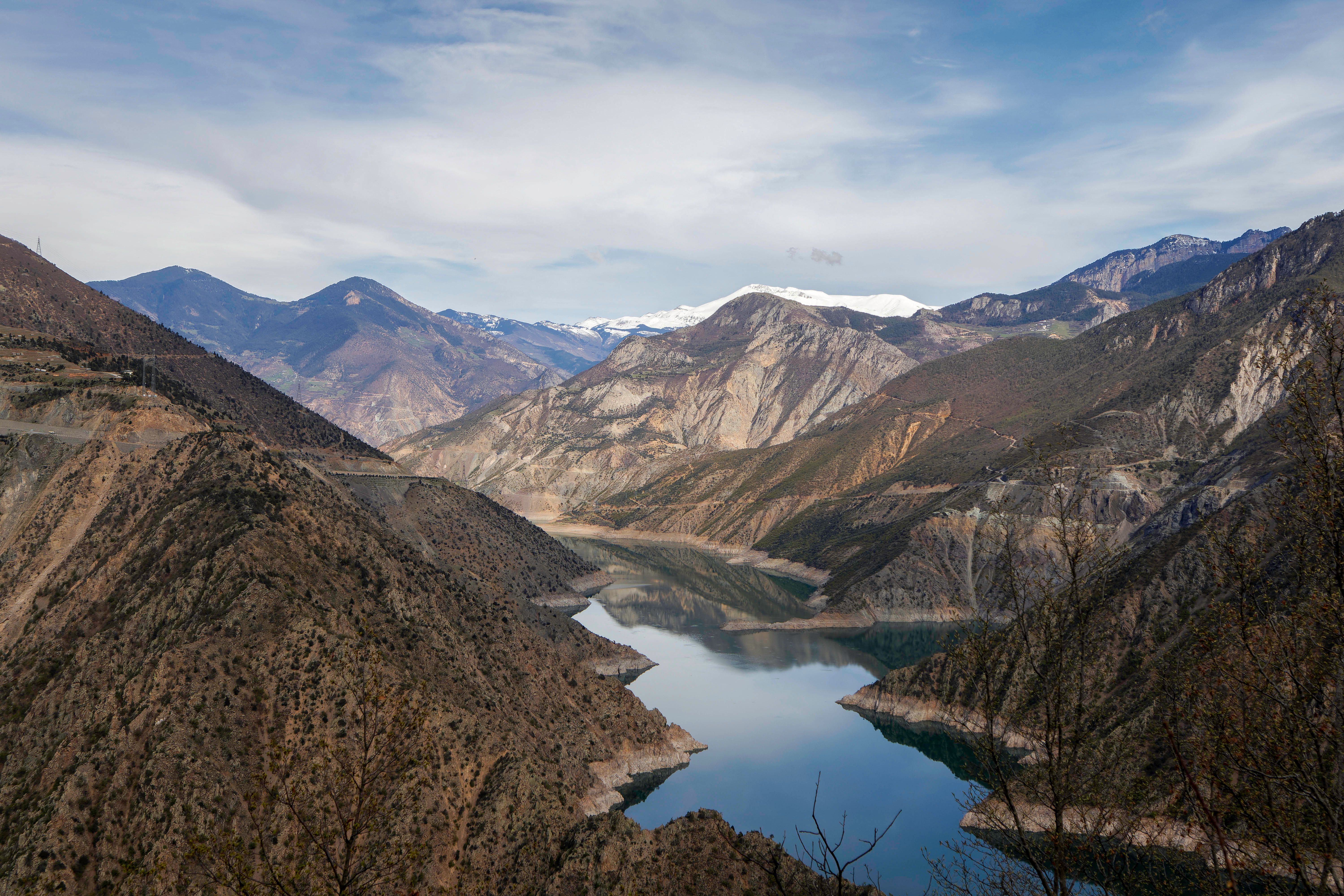 Lake in Valley in Mountains · Free Stock Photo