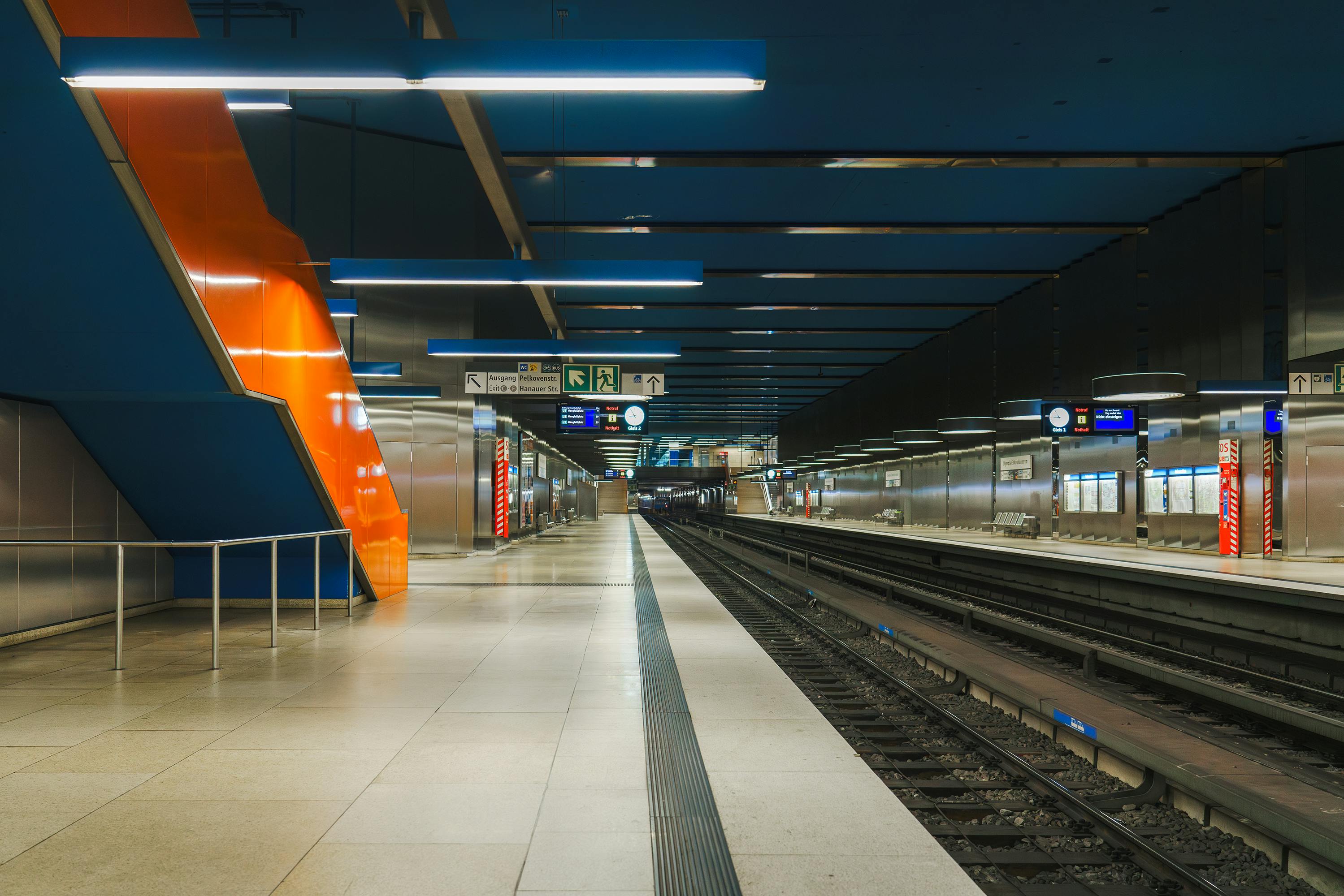 Empty Platform at Metro Station · Free Stock Photo