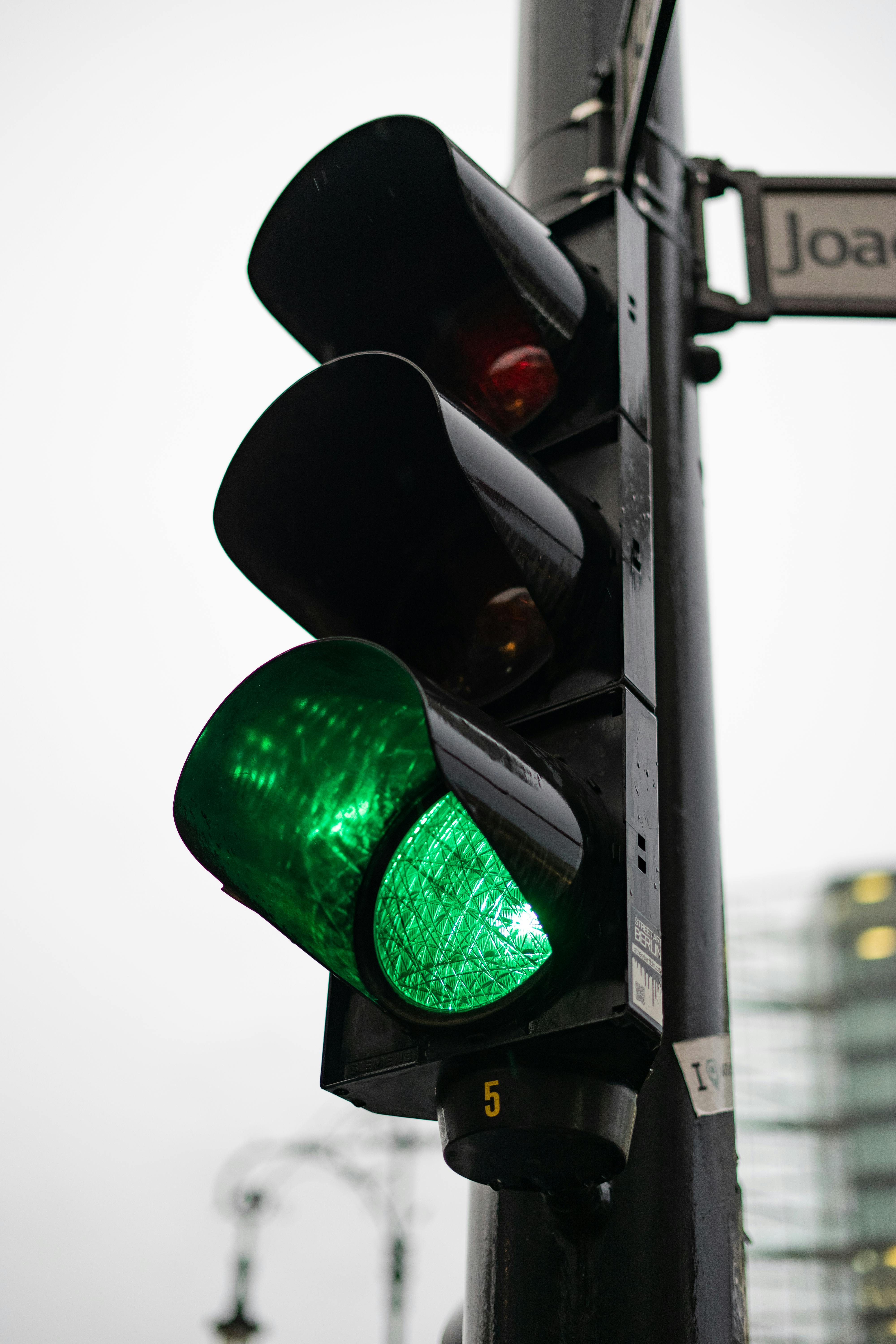 Close-up Photo of Traffic Light Display · Free Stock Photo
