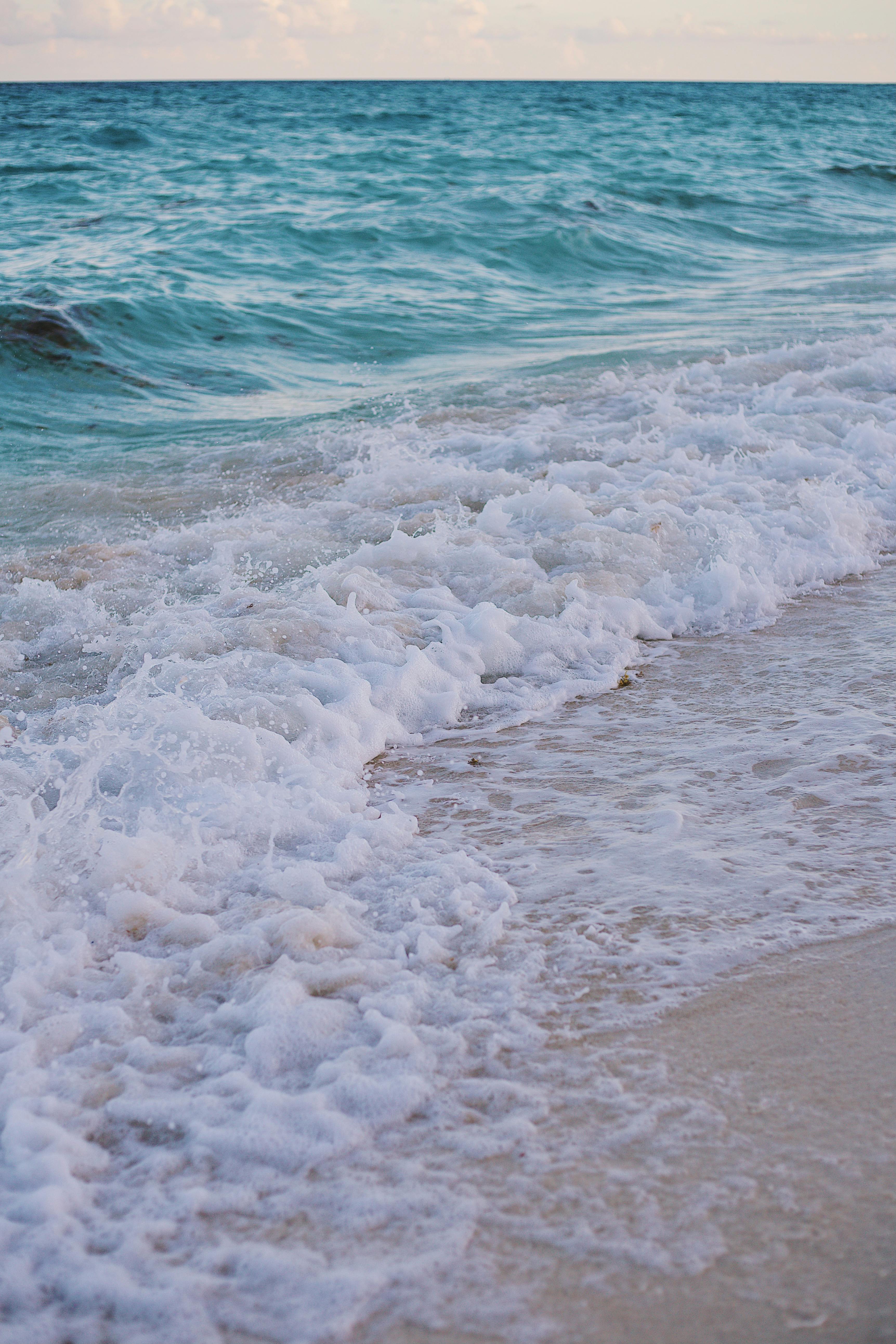 Waves Washing up the Beach · Free Stock Photo