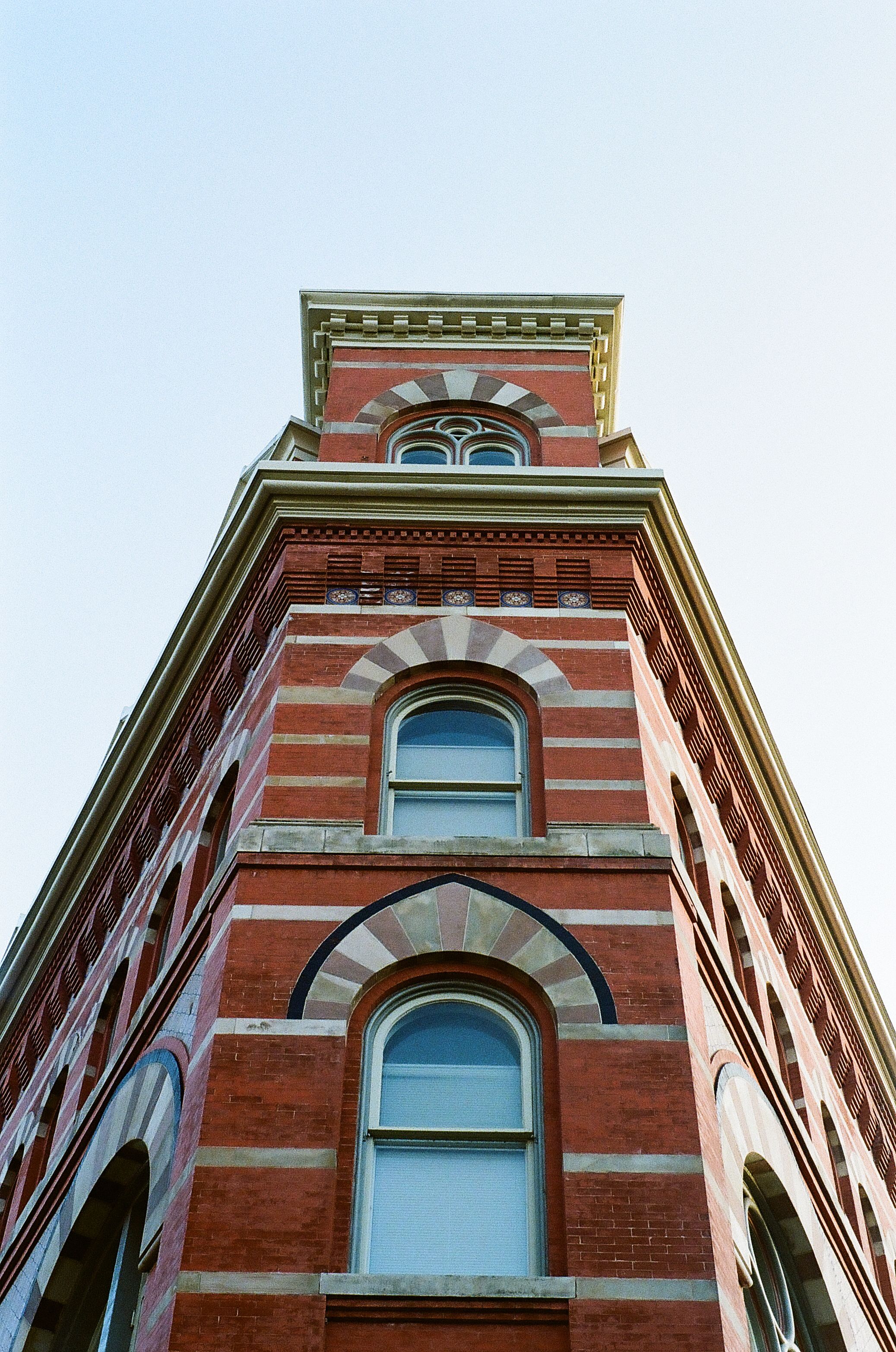 Vintage Building Corner · Free Stock Photo