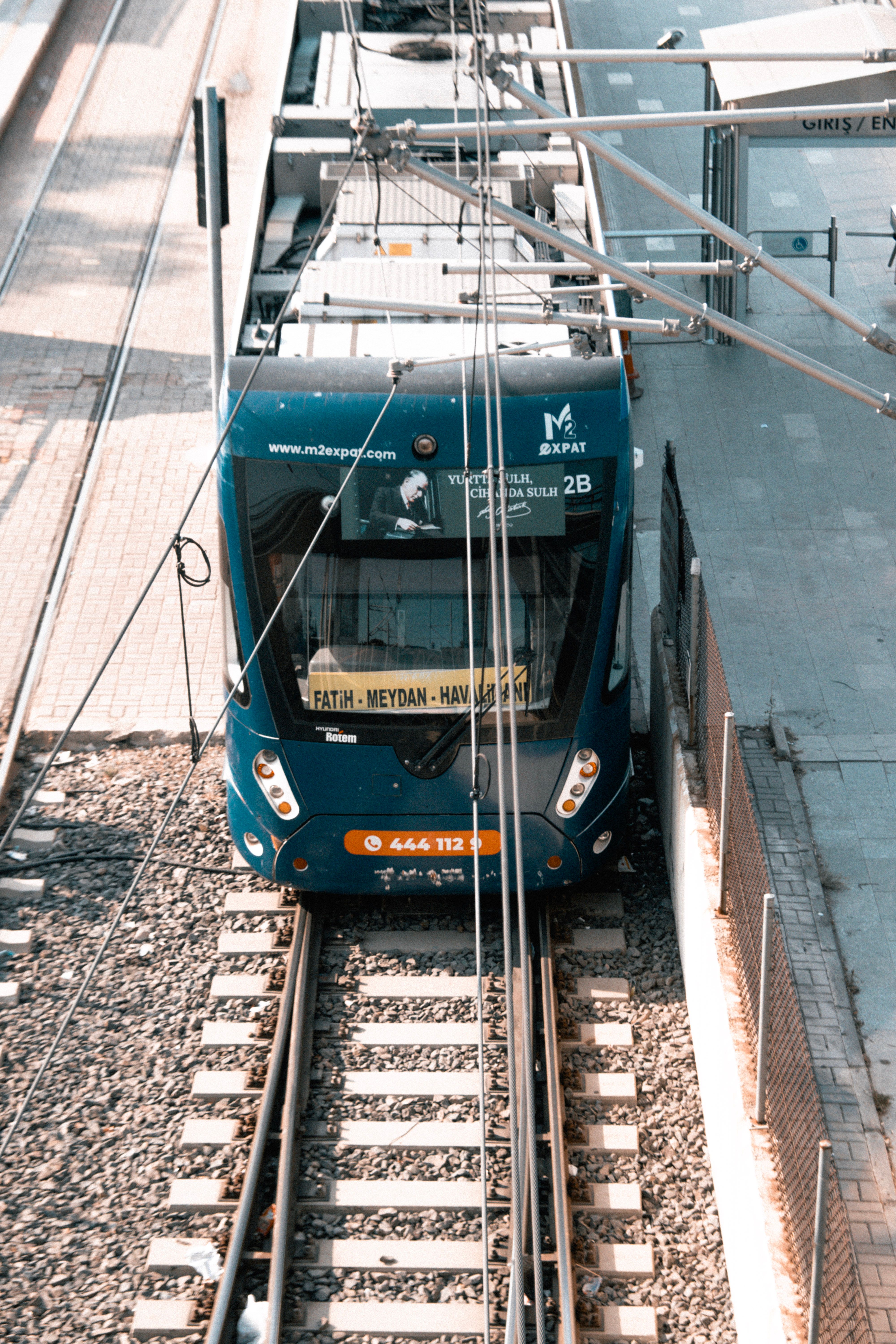 Black Tram on the Street · Free Stock Photo