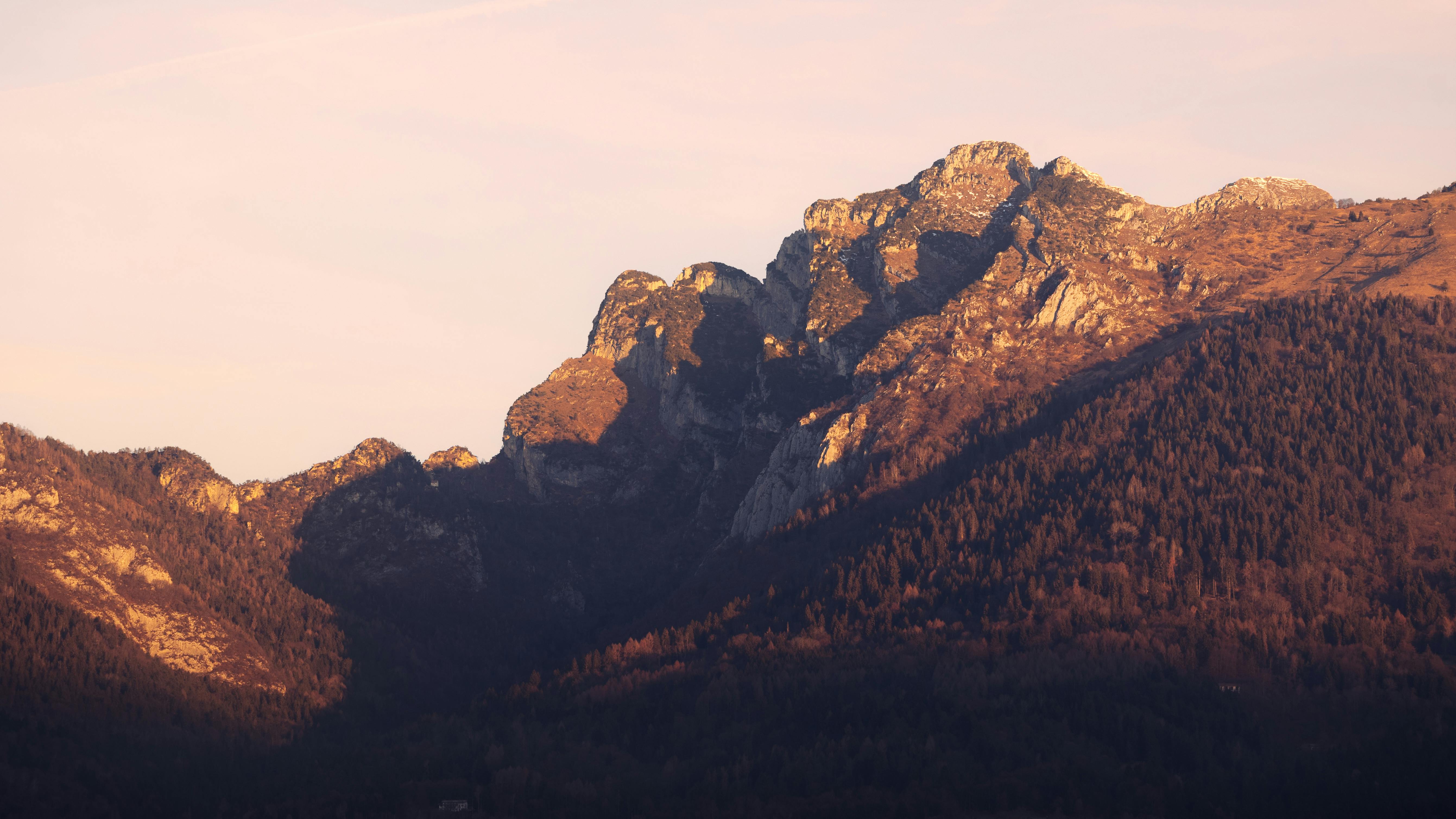 "Brown rocks" · Free Stock Photo