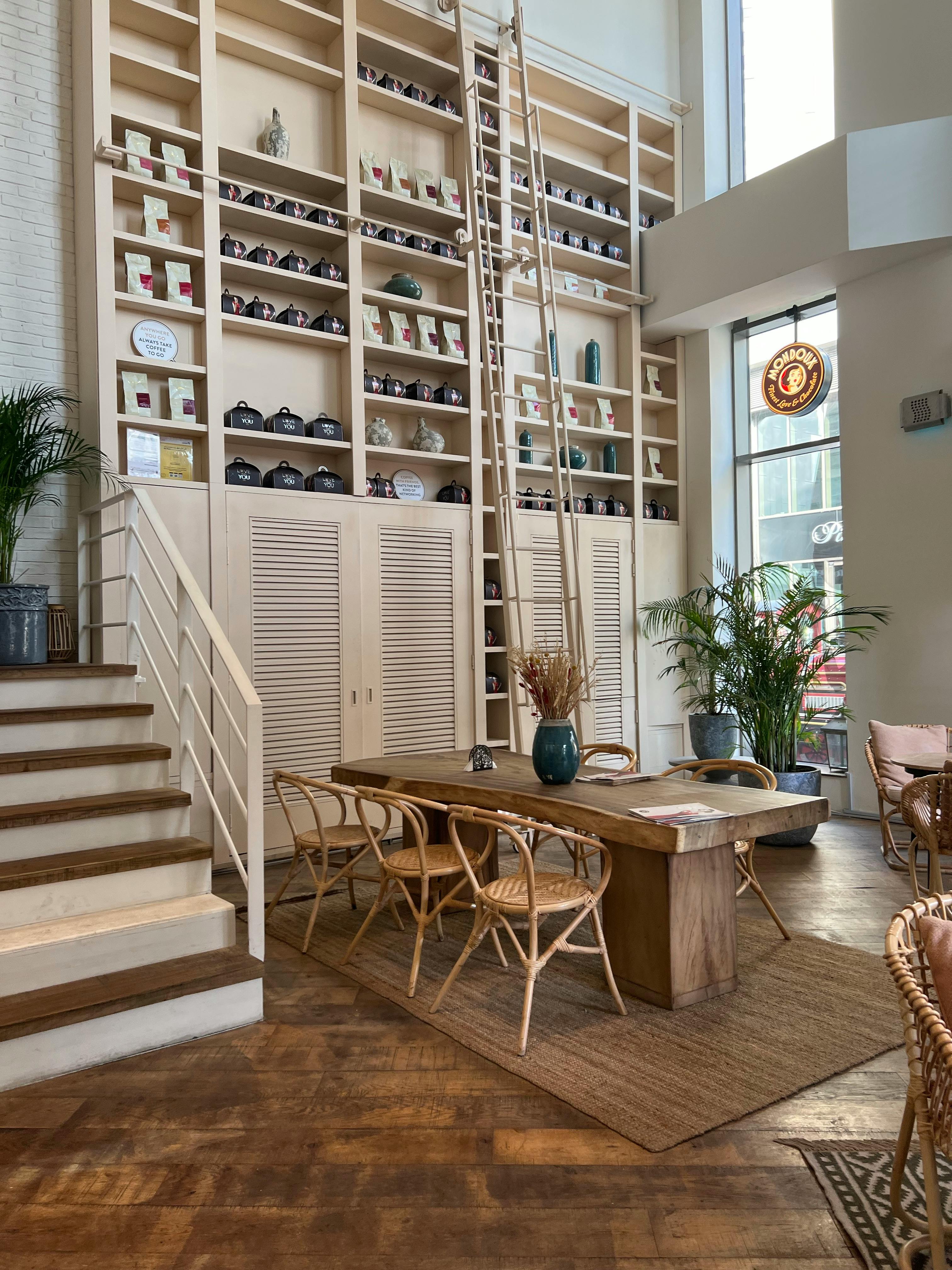 Desktop Shelf Photos, Download The BEST Free Desktop Shelf Stock Photos ...